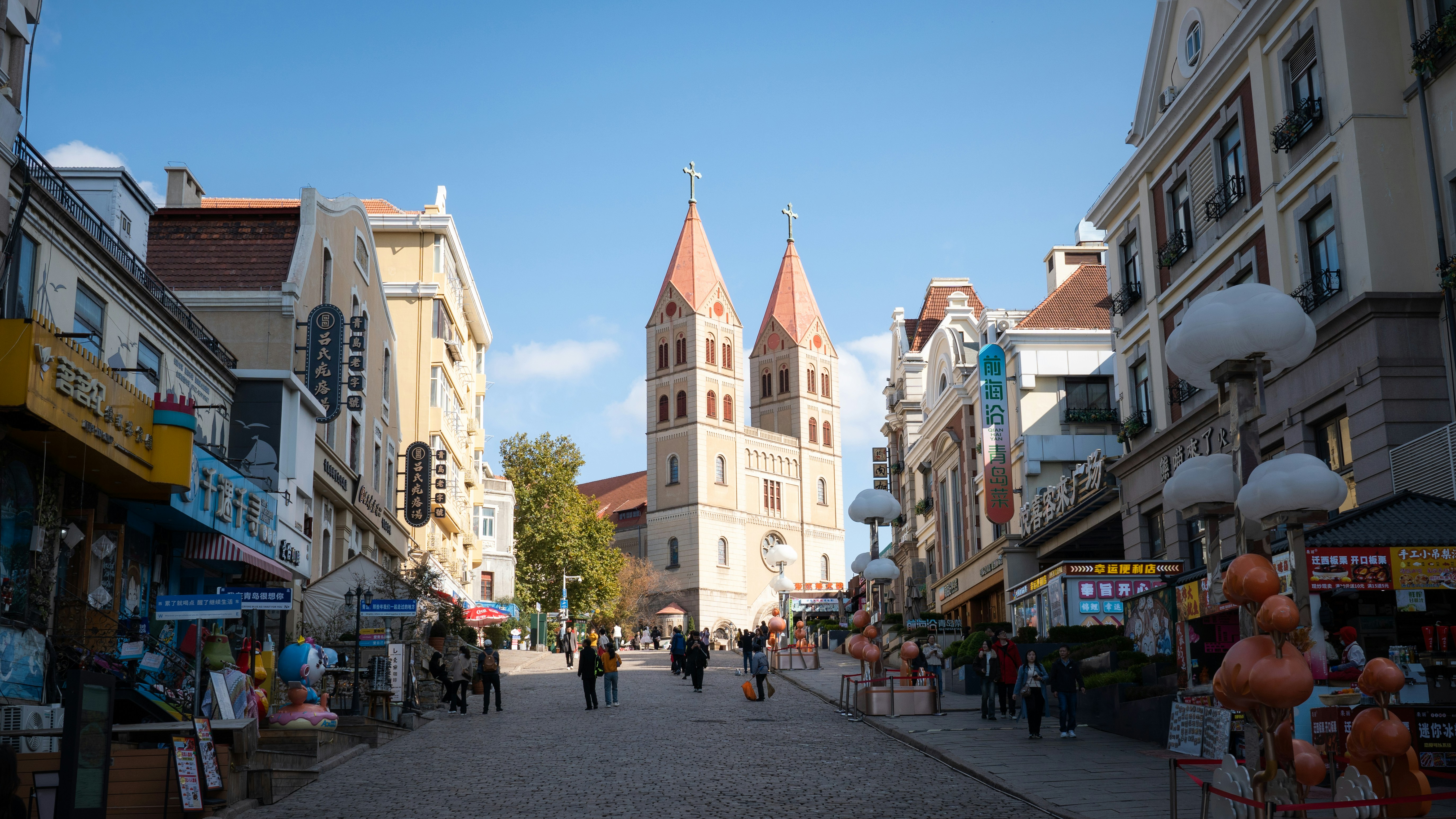 Streetside Cathedral Arc: A Sunlit Main Street Framed by Historic Facades