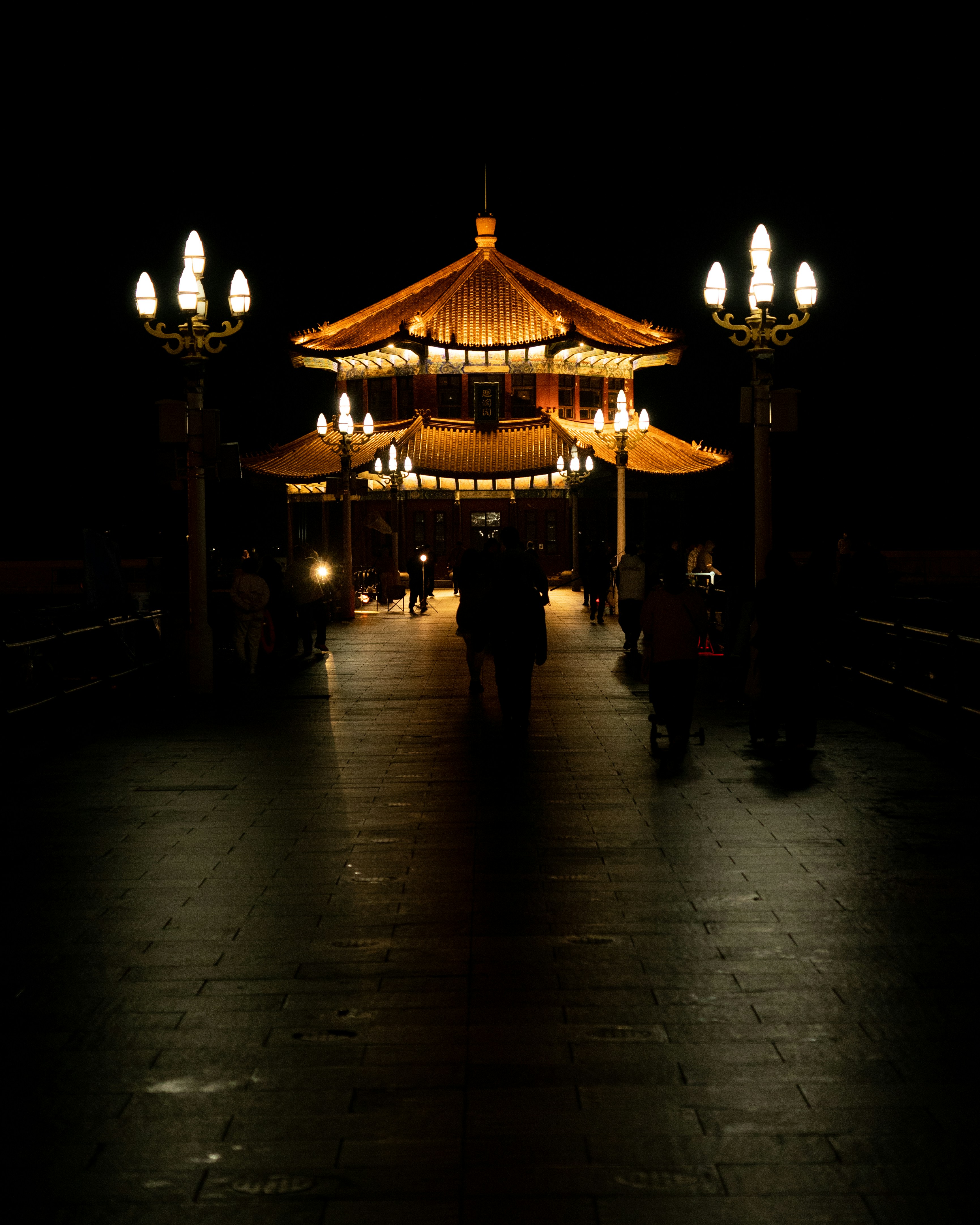 Lantern-lit Pavilion: Night Path to the Golden Roof