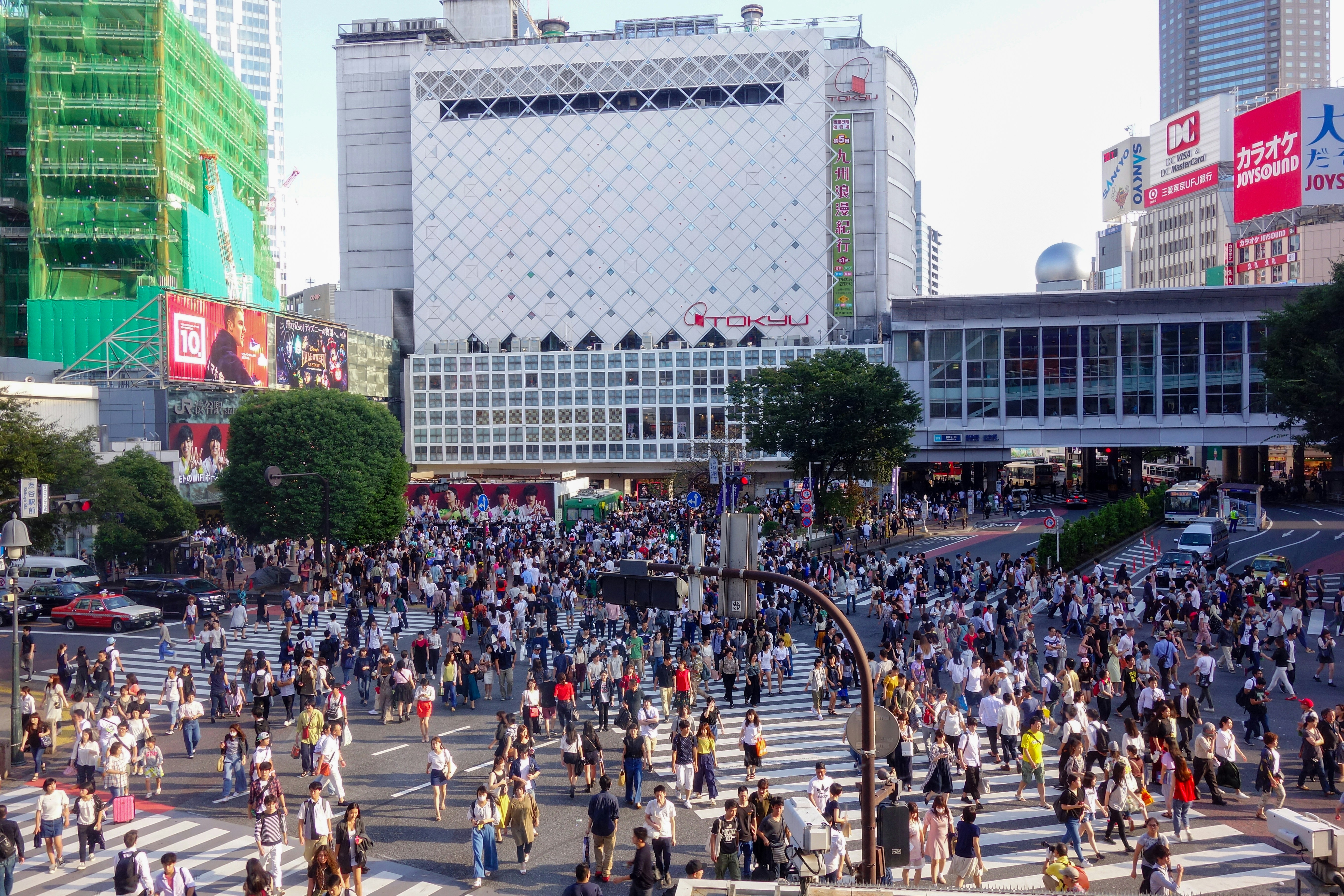 Crosswalk Confluence: A Sea of Pedestrians Converging at a Busy Urban Plaza