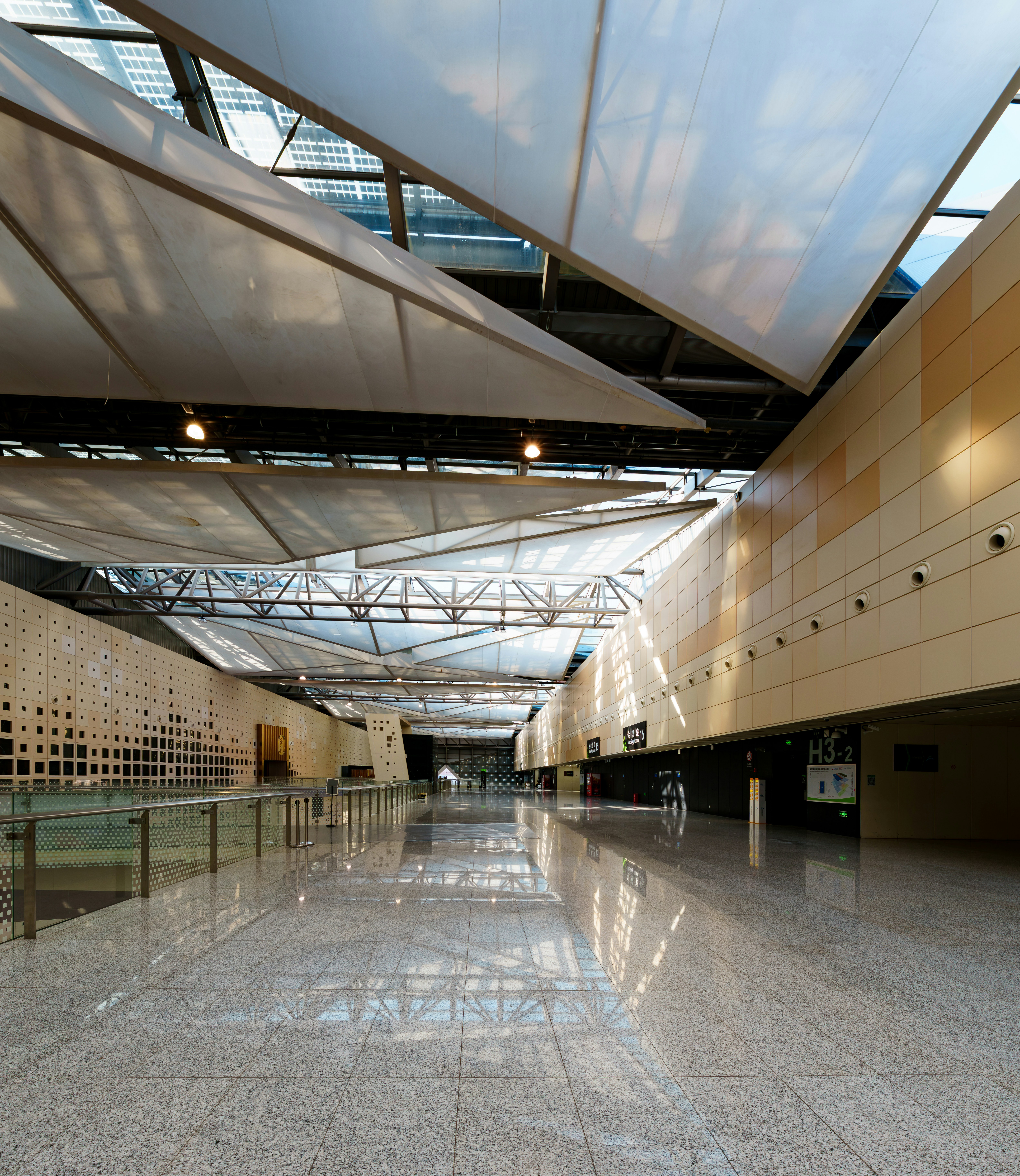 Light-Filled Terminal: Geometry of Glass and Steel