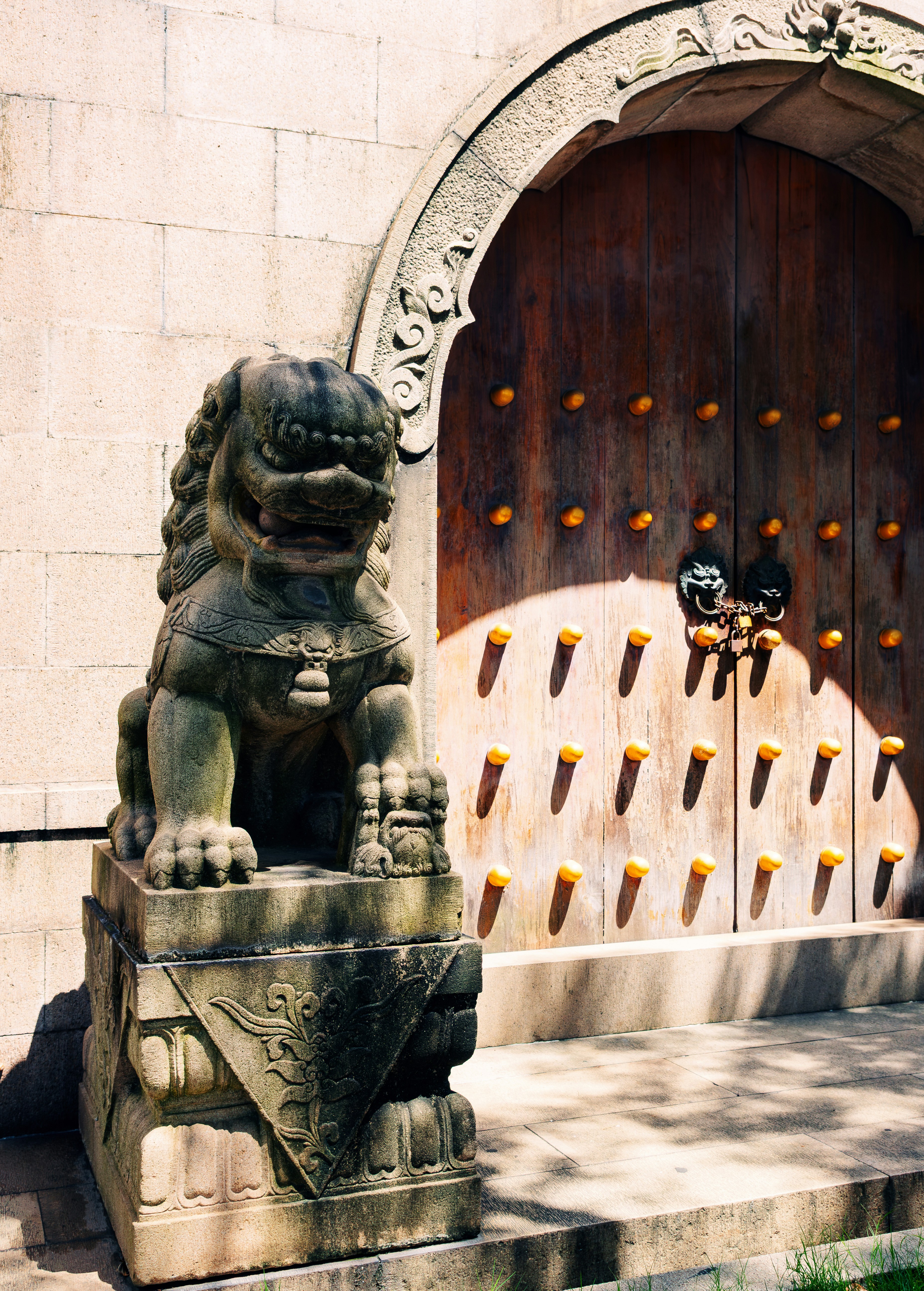 Guardian at the Gates: Stone Lion in Sunlit Threshold