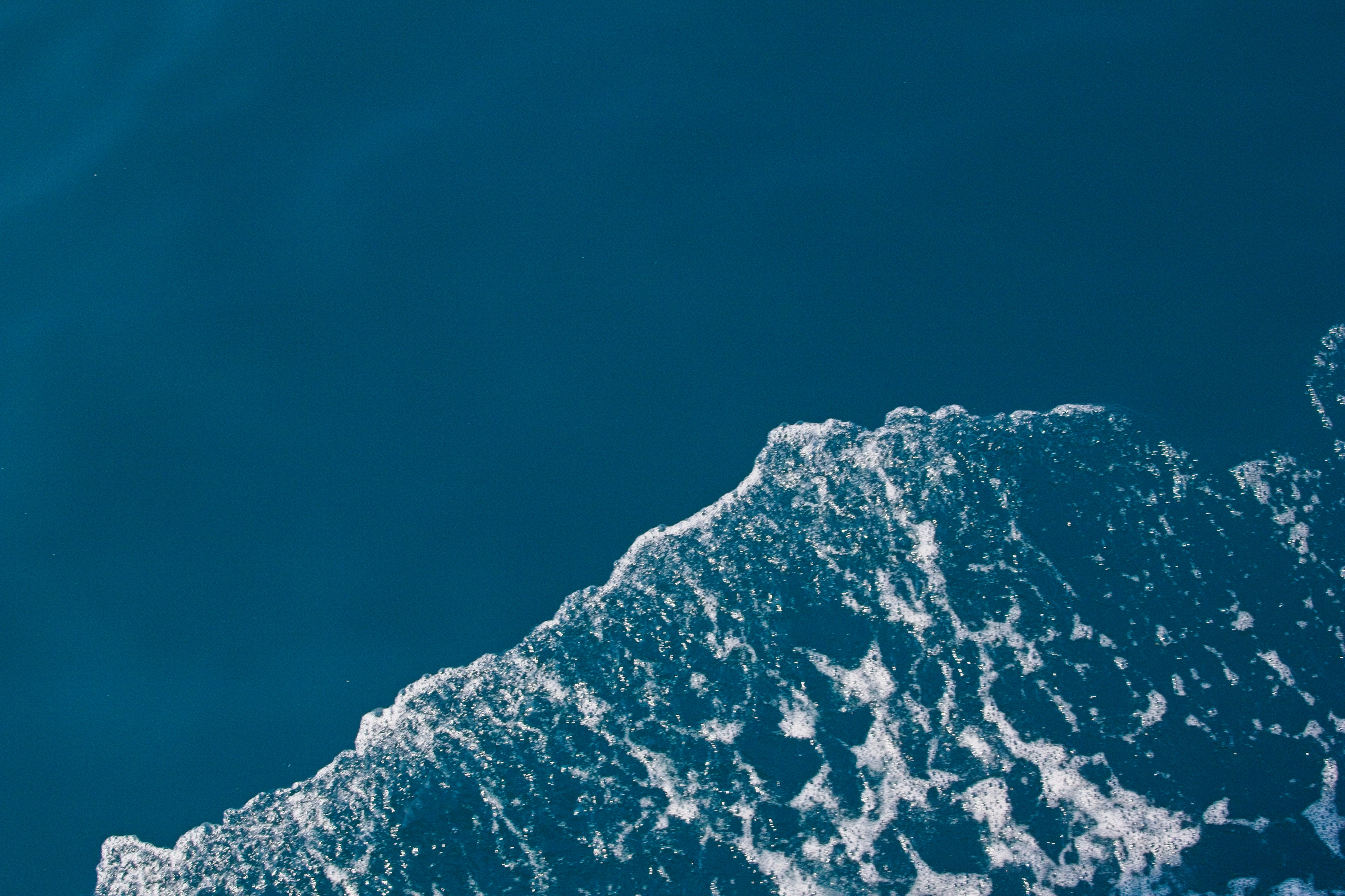 Edge of the Deep: A Quiet Break in Blue