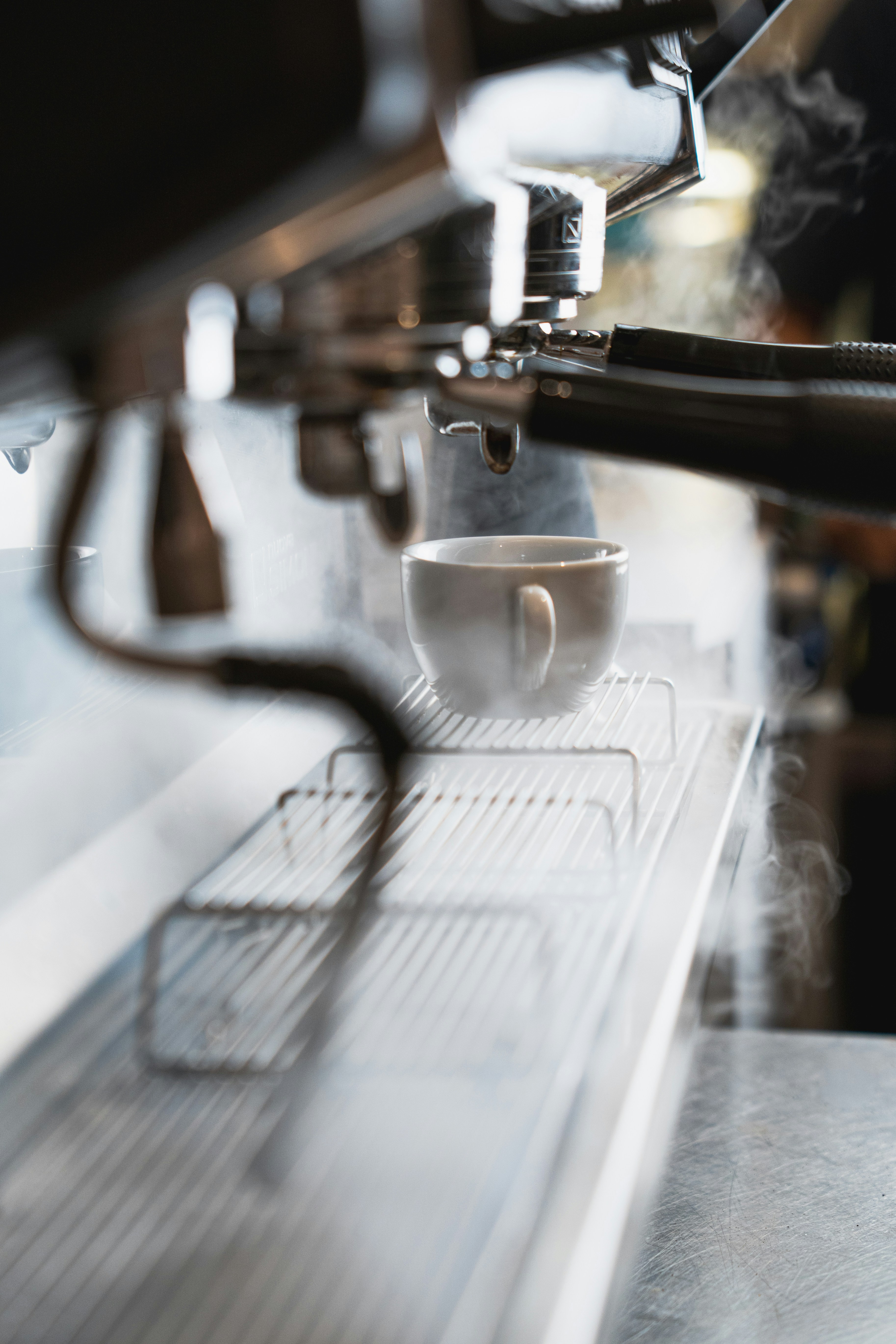 Steam and Steam: A Barista's Focus on the Cup