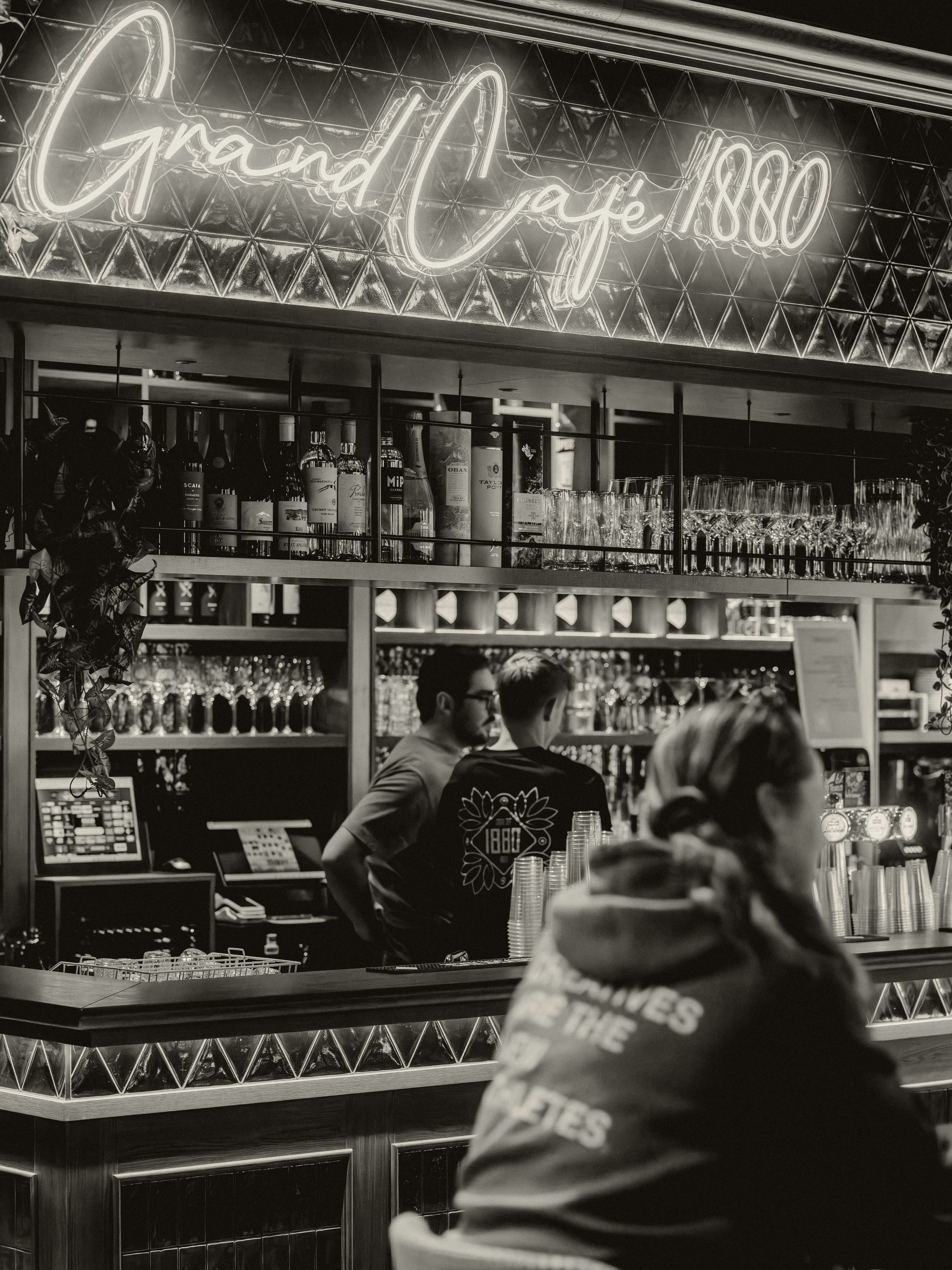 Neon Glow Over the Bar: Quiet Interaction in a Café-Style Night