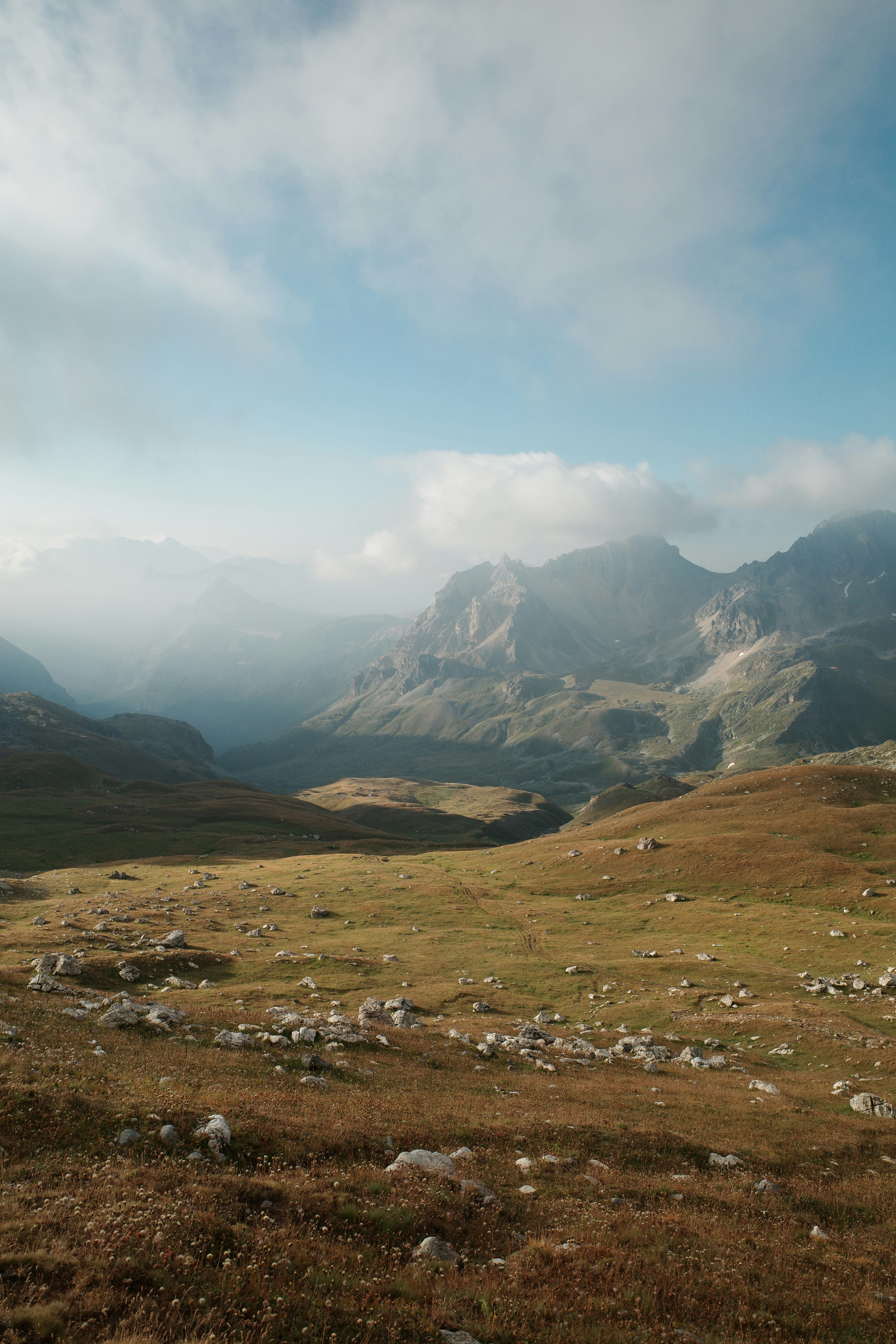 A Quiet Horizon Over Alpine Grasslands