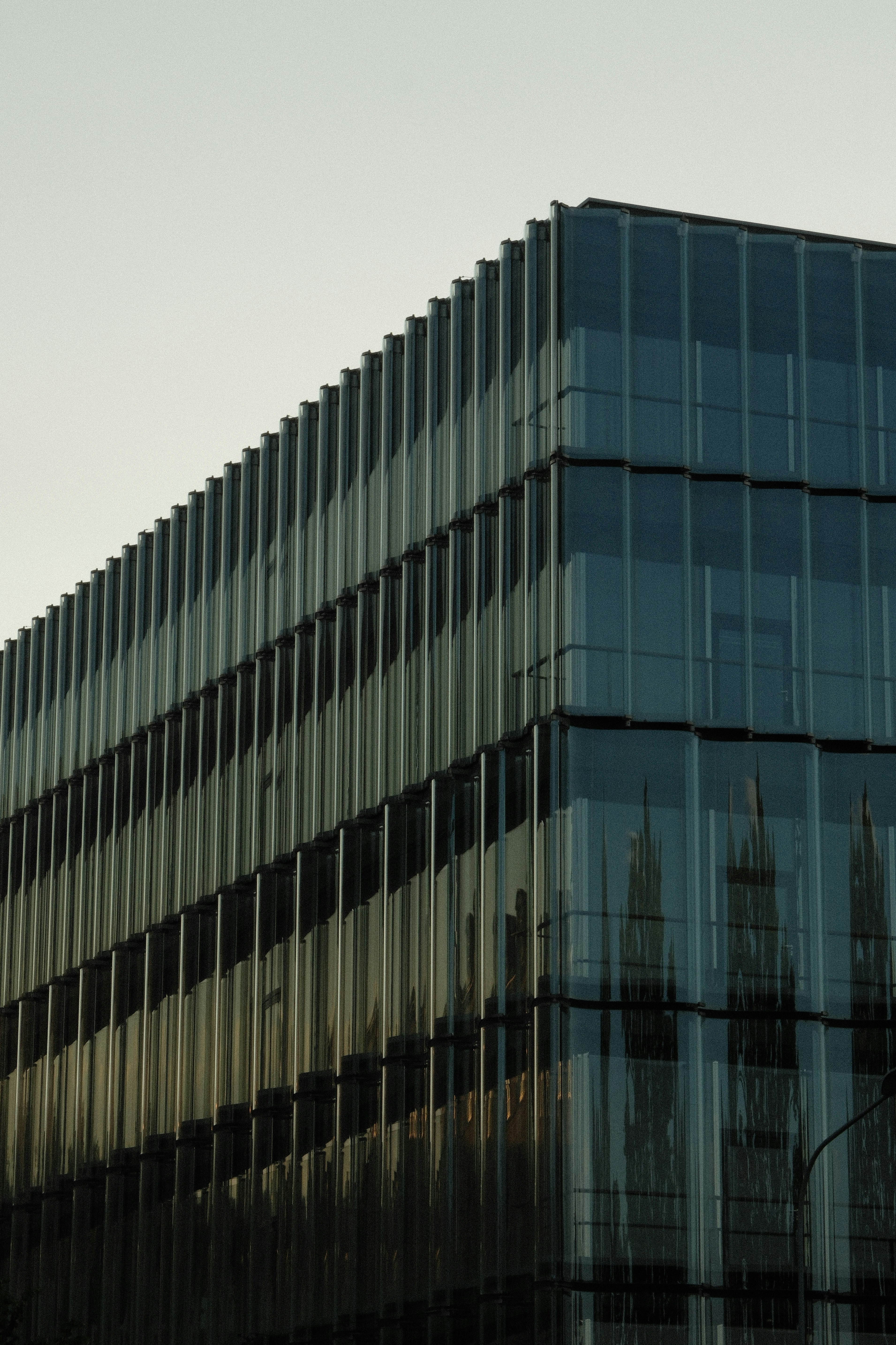 Glass Horizon: The Slender Edge of a Modern Corner