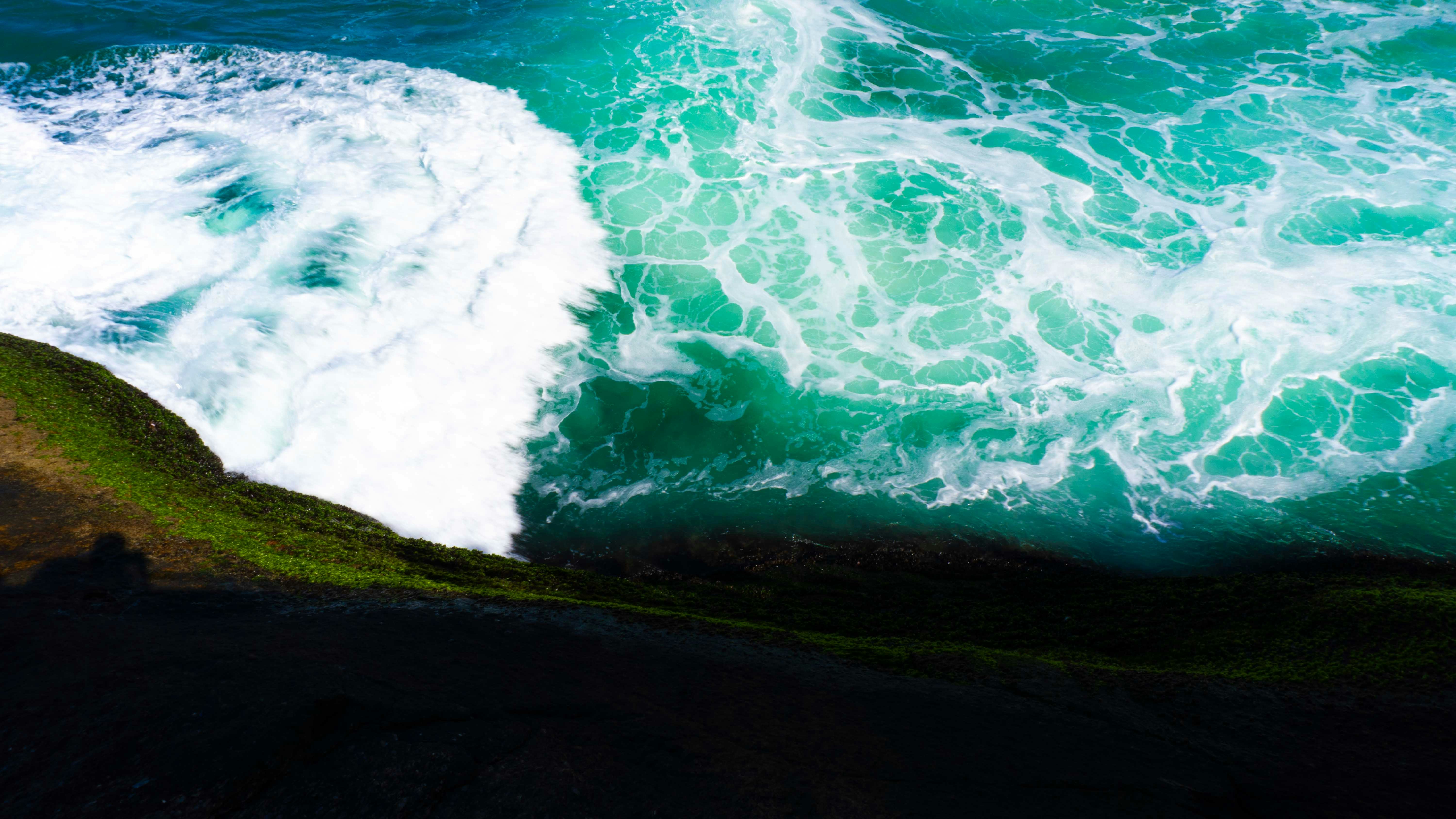 Cresting Turquoise: A Cliffside Wake