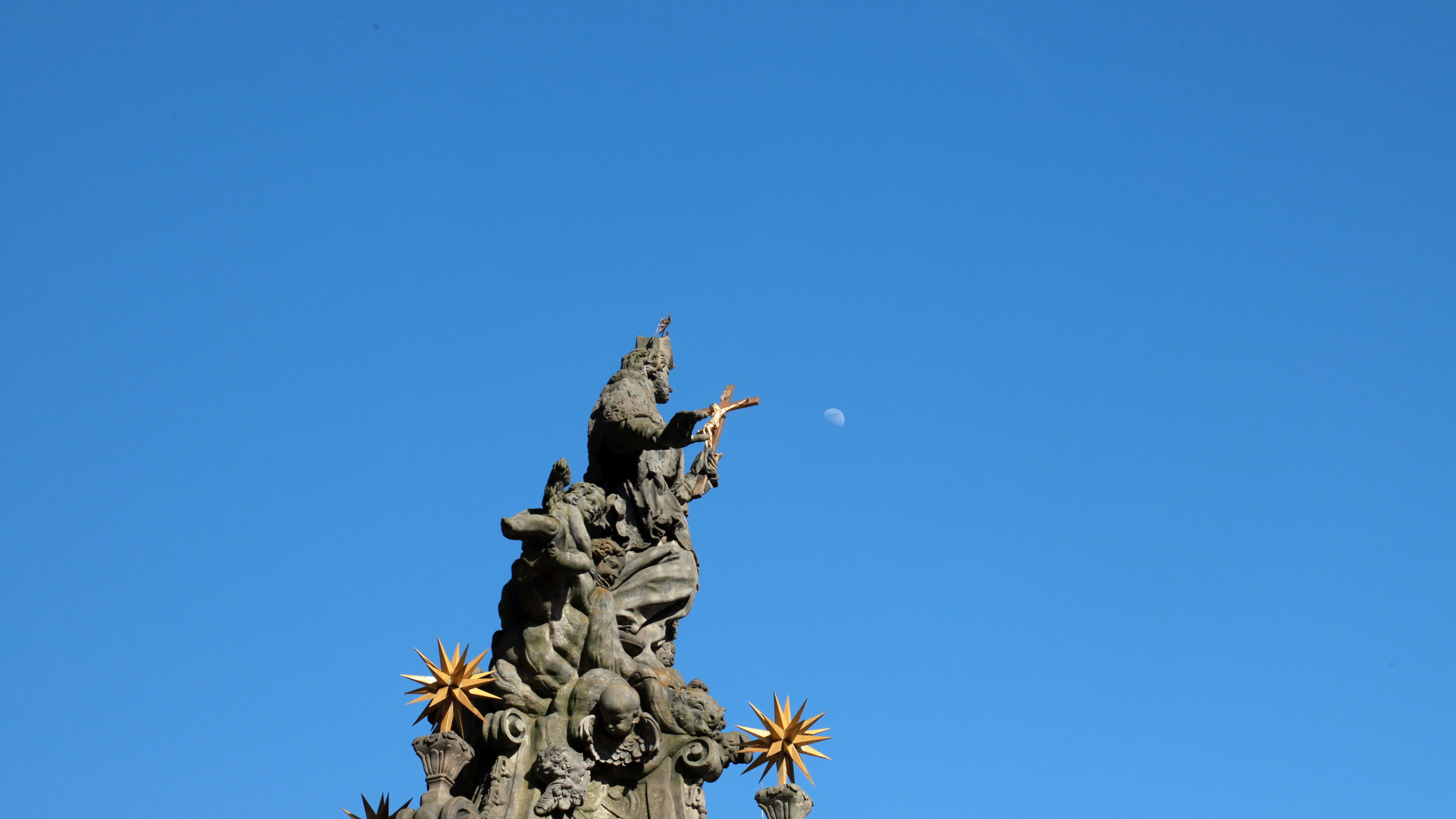 Risen Figures: A sunlit centerpiece reaching toward the sky