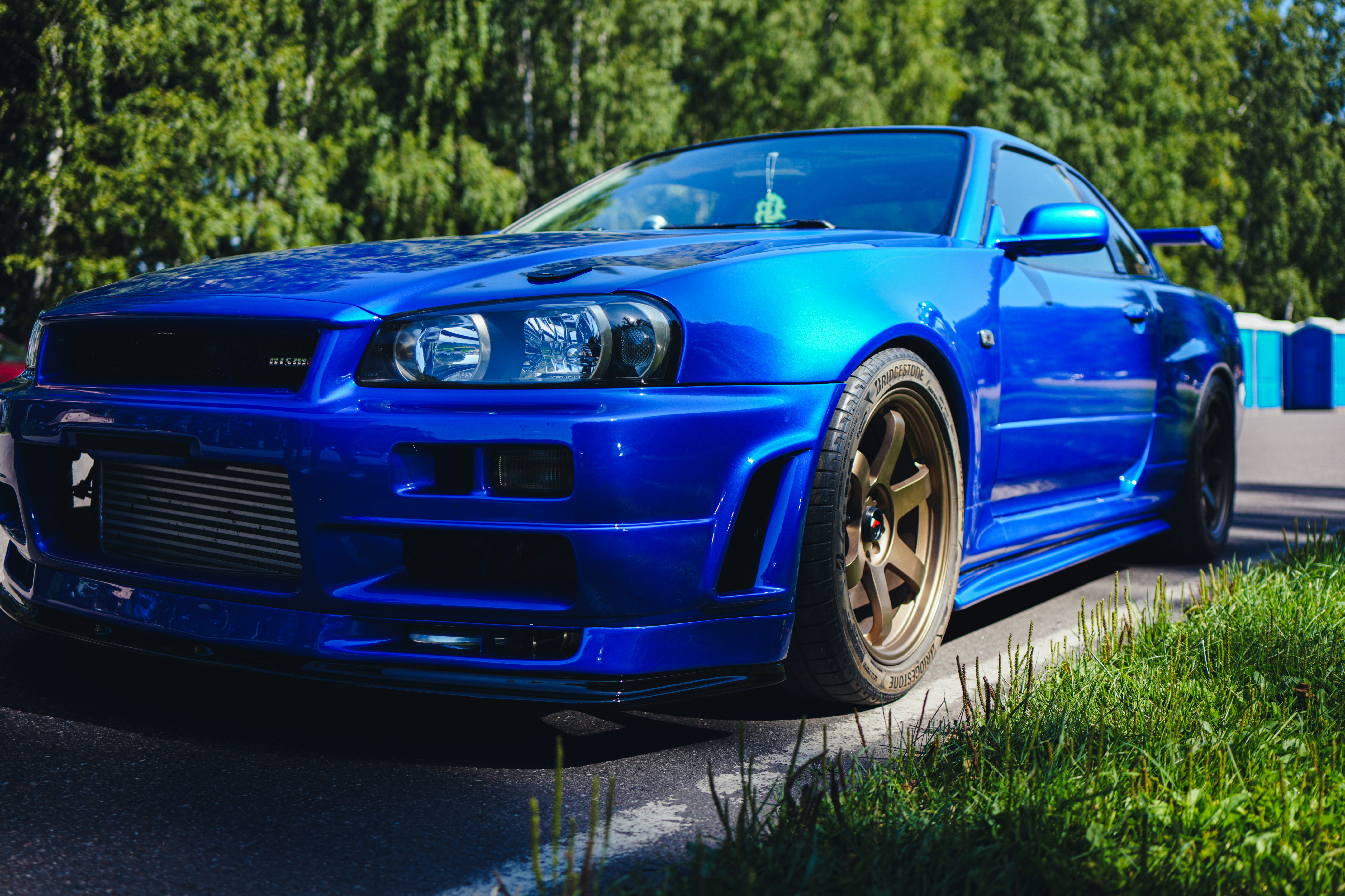 Azure Skyline: A Blue R35 Stance in the Open