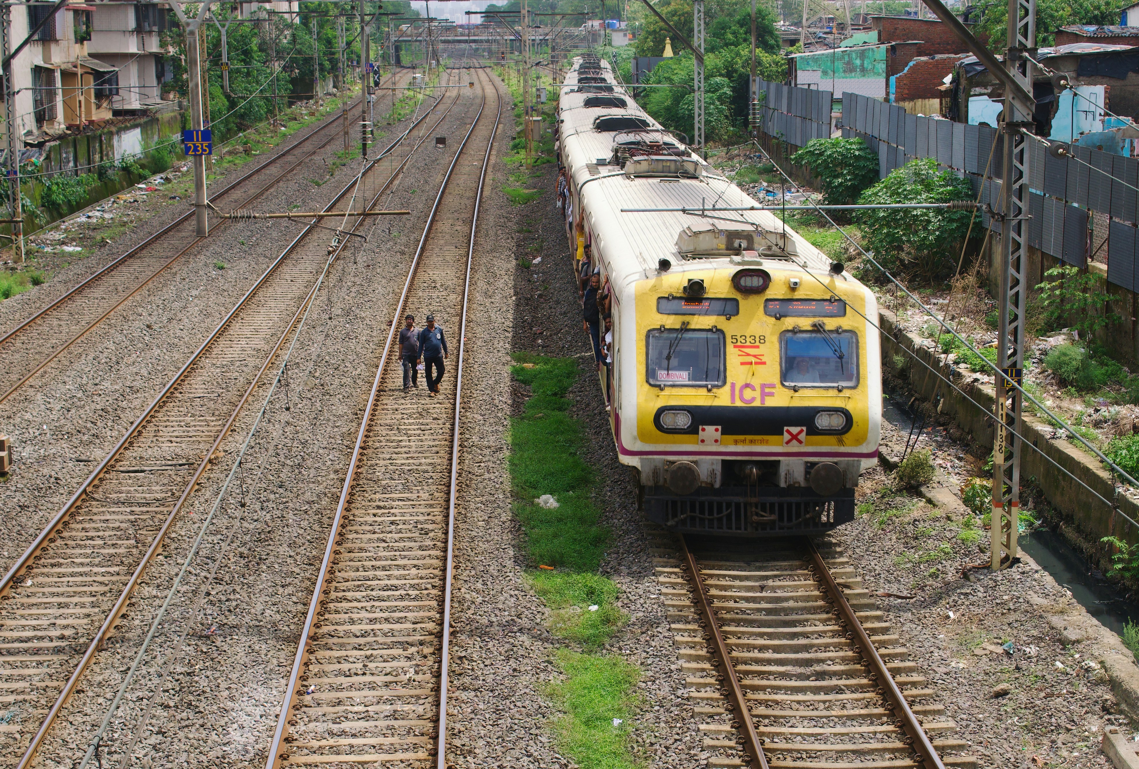 Trackside Encounter: The Yellow Commuter Lounges by the Rails