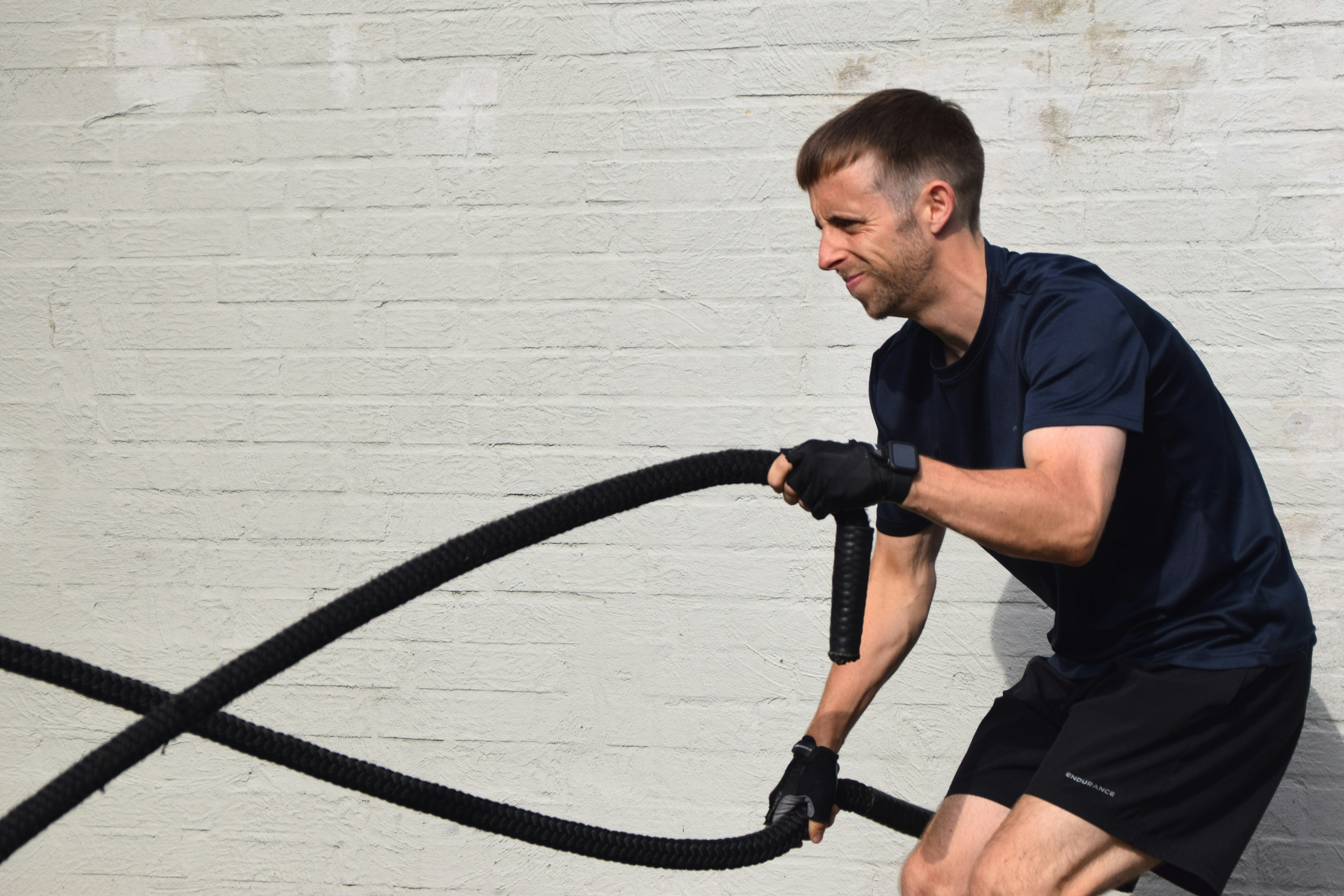 Sprint Against the Wall: Man Battle-Rigging a Rope in Motion