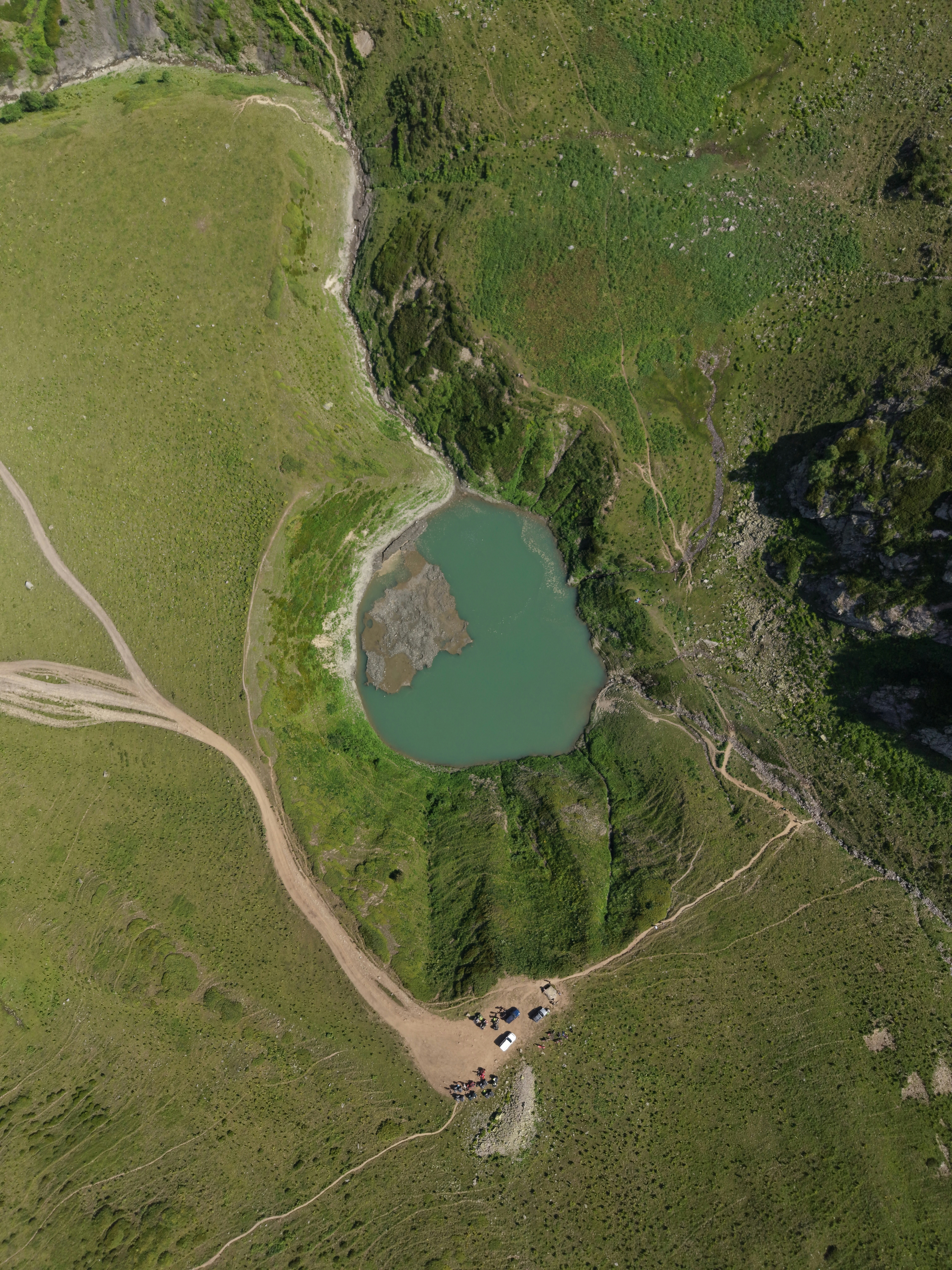 Emerald Heart of the Highlands: A Bird’s-Eye Moment at the Pond