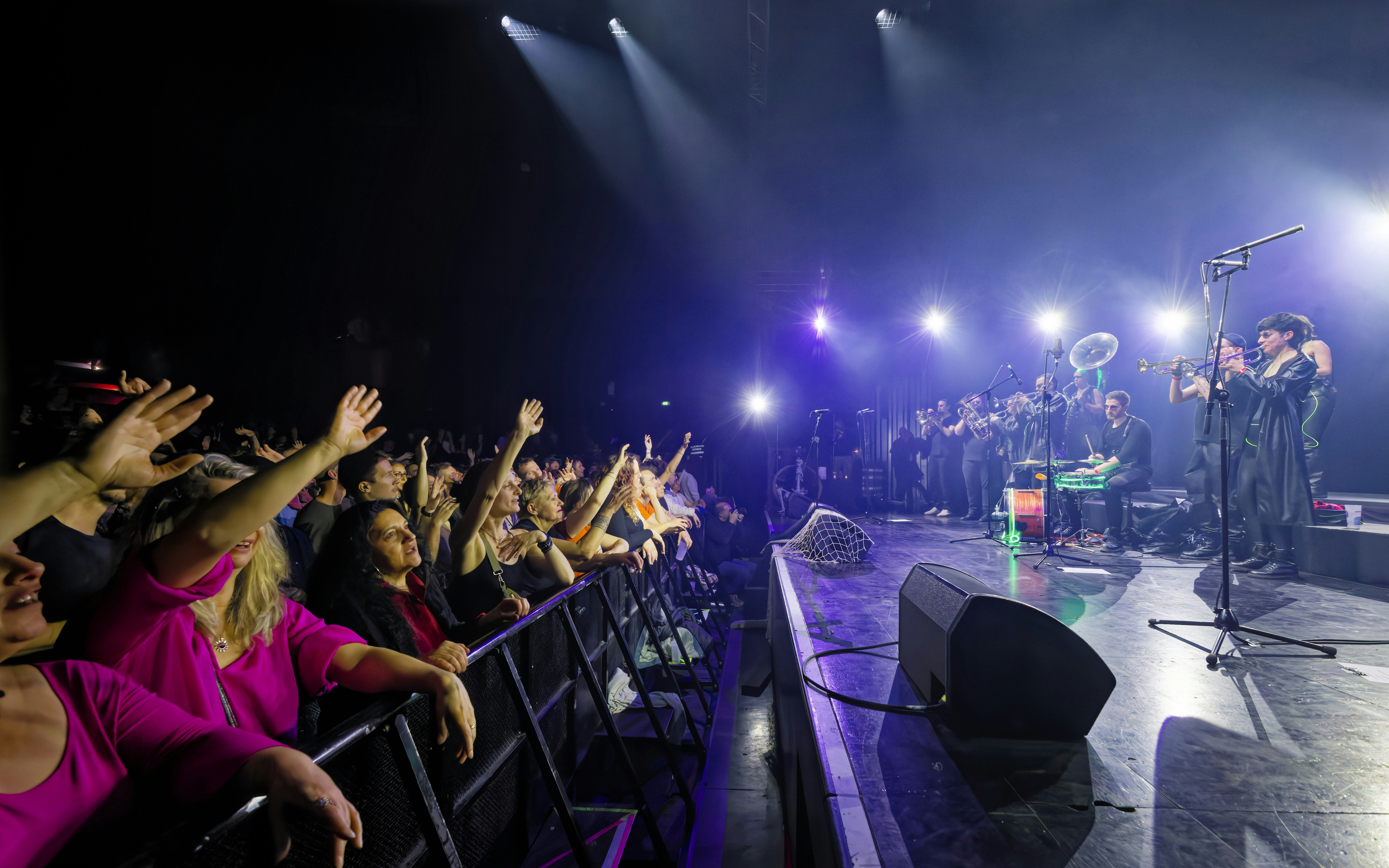 Front-Row Pulse: Audience Reaches for the Spotlight as a Live Band Lets Loose
