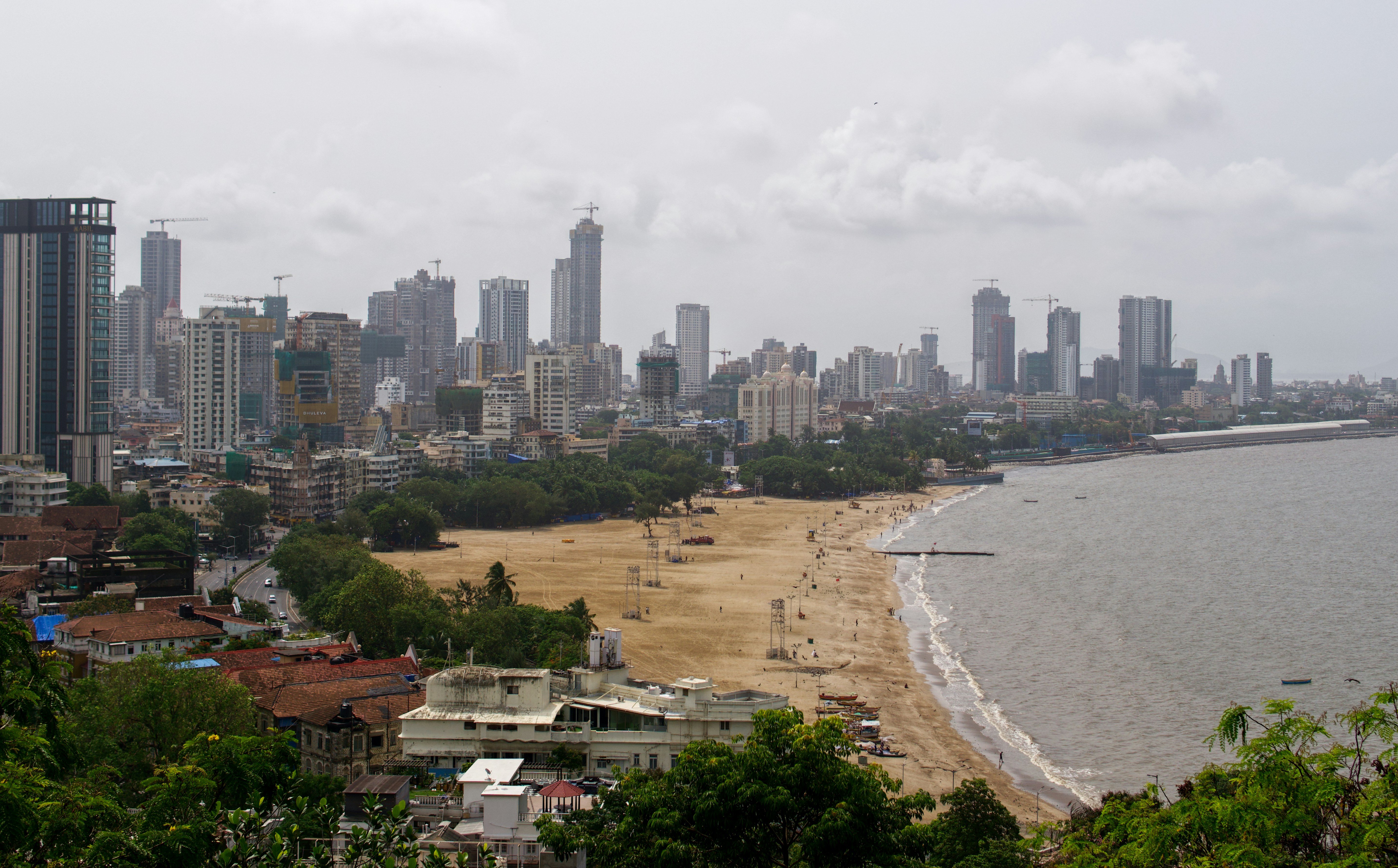 Urban Beachfront Vistas: Skyline Meets Shoreline