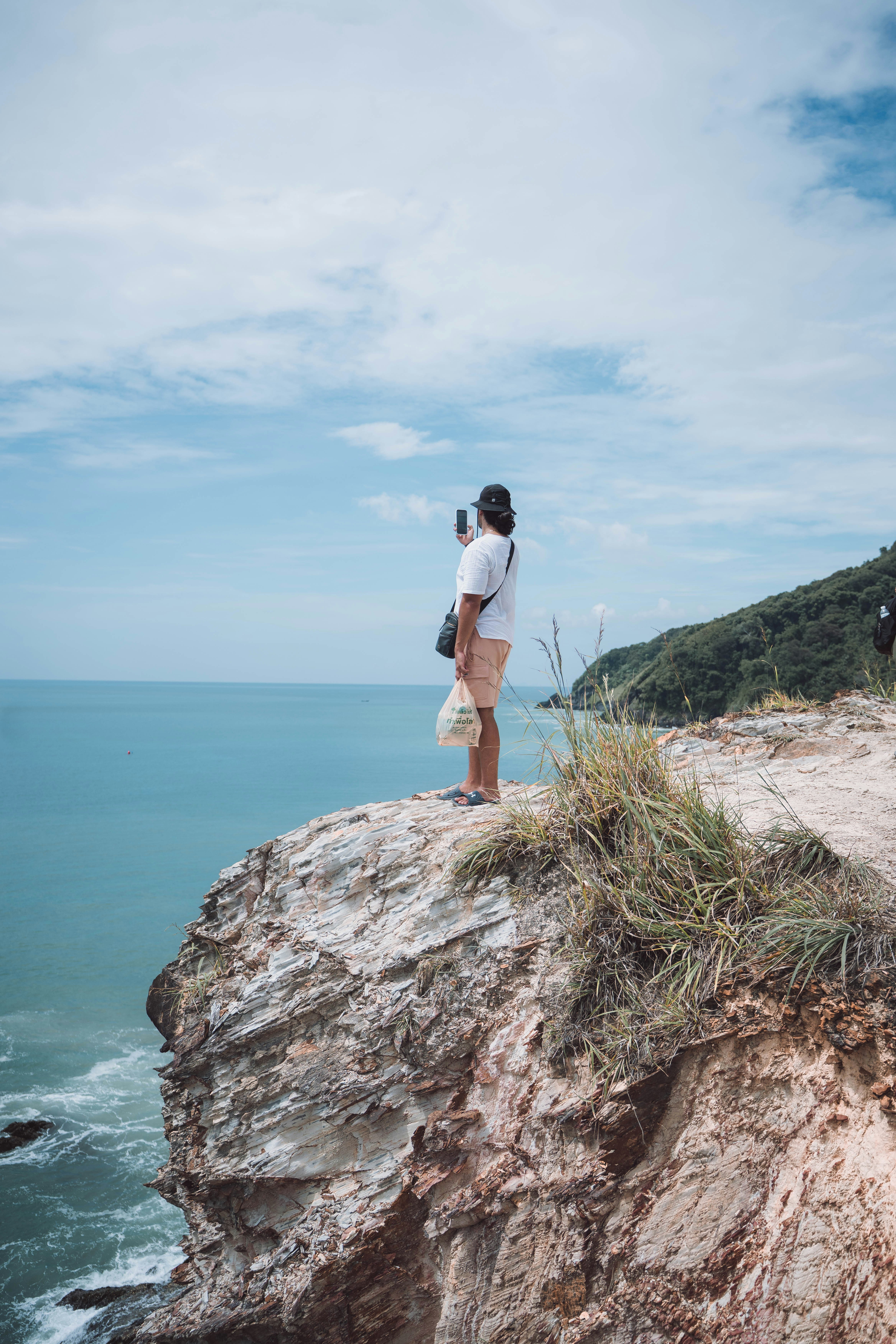 On the Edge: A Traveler Captures the Sea from a Cliff