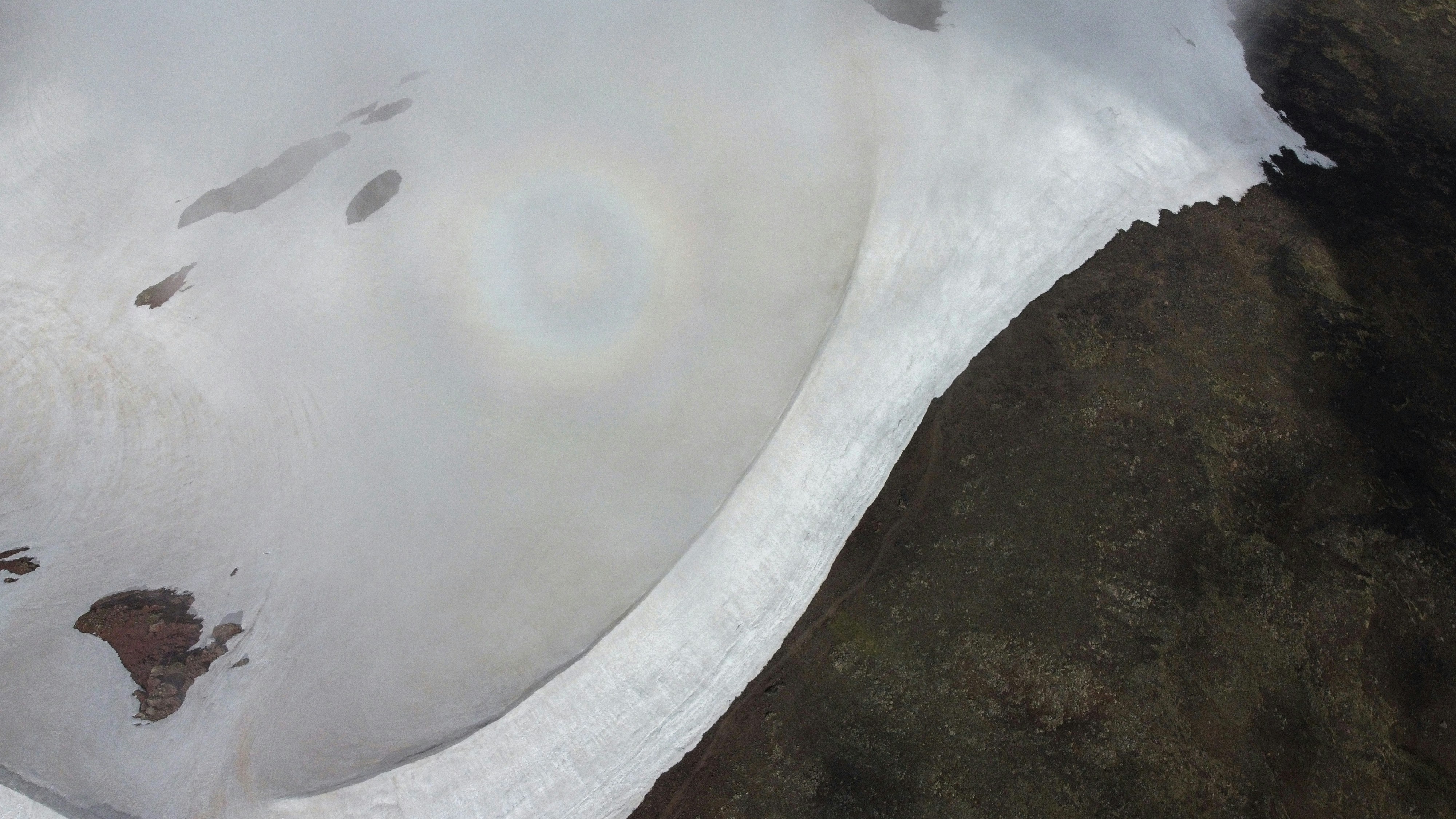 Circular halo over glacial basin: a drone's top-down study of a snowfield