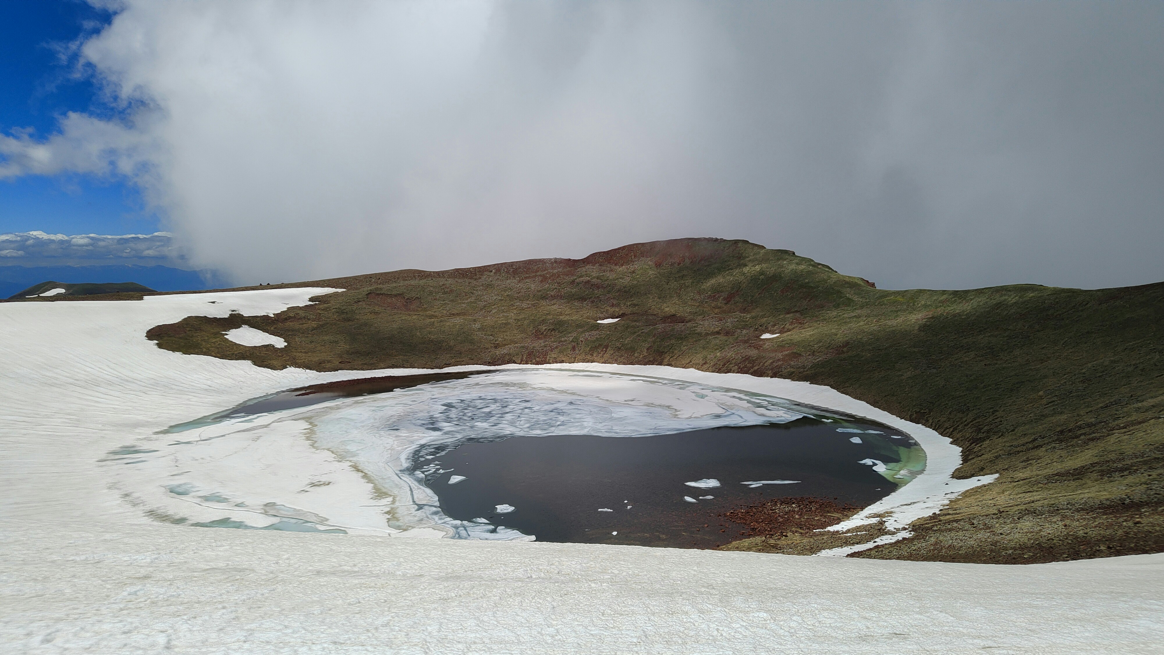 Snow Circle in the Highlands: A Quiet Rim of Winter Melt