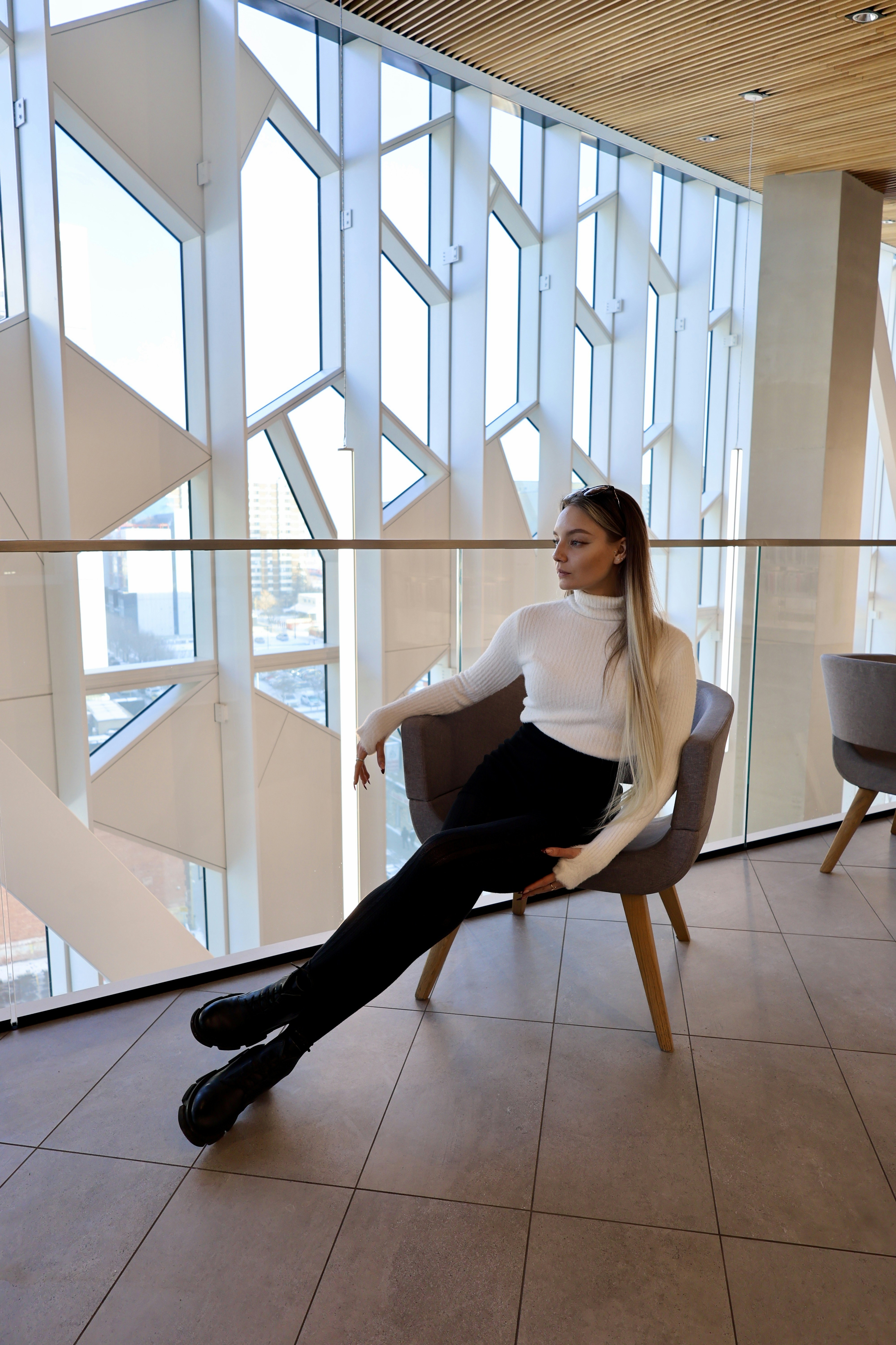 Contour of Confidence: A Quiet Moment in the Atrium