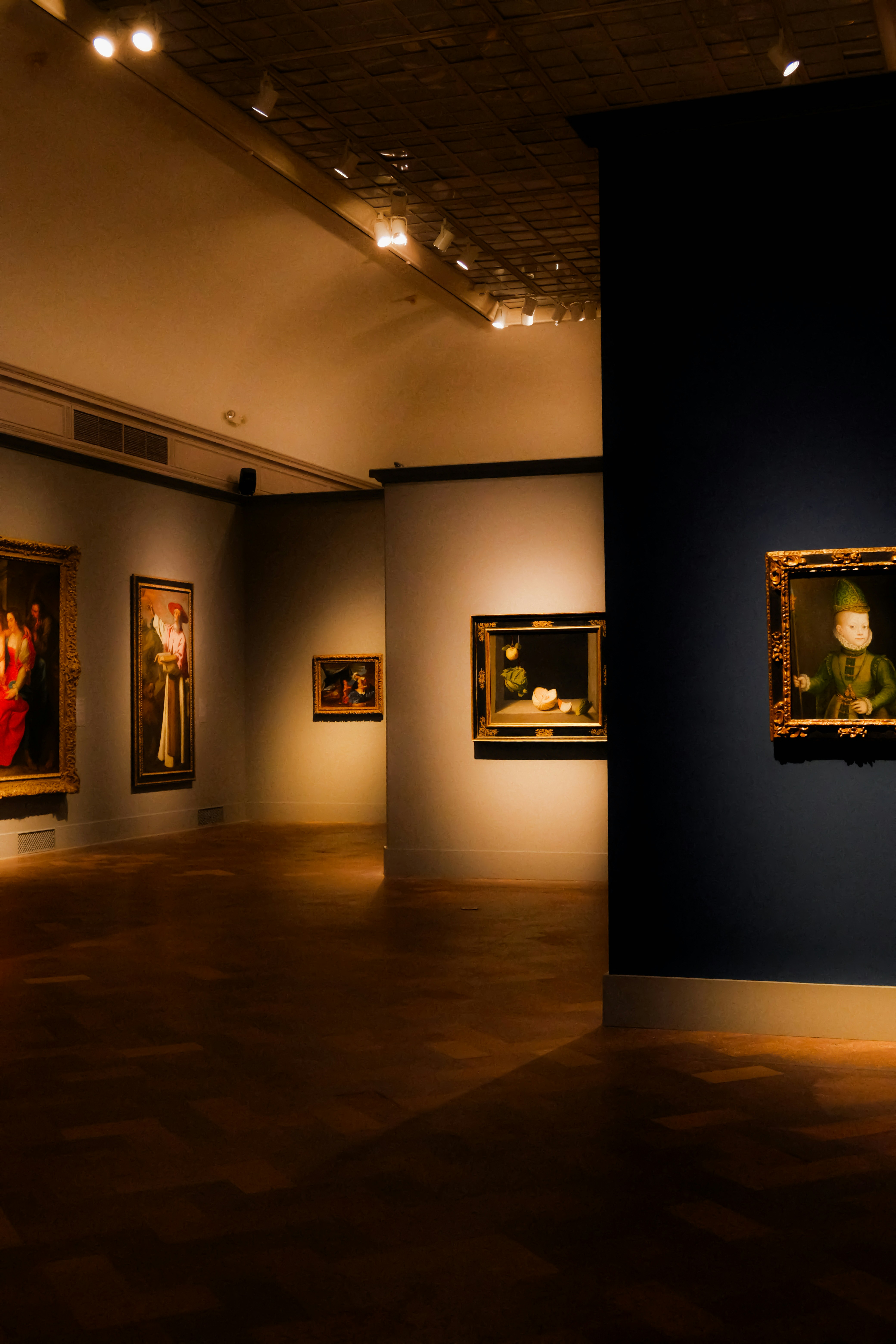 Golden Gallery: Quiet Corner of Portraits