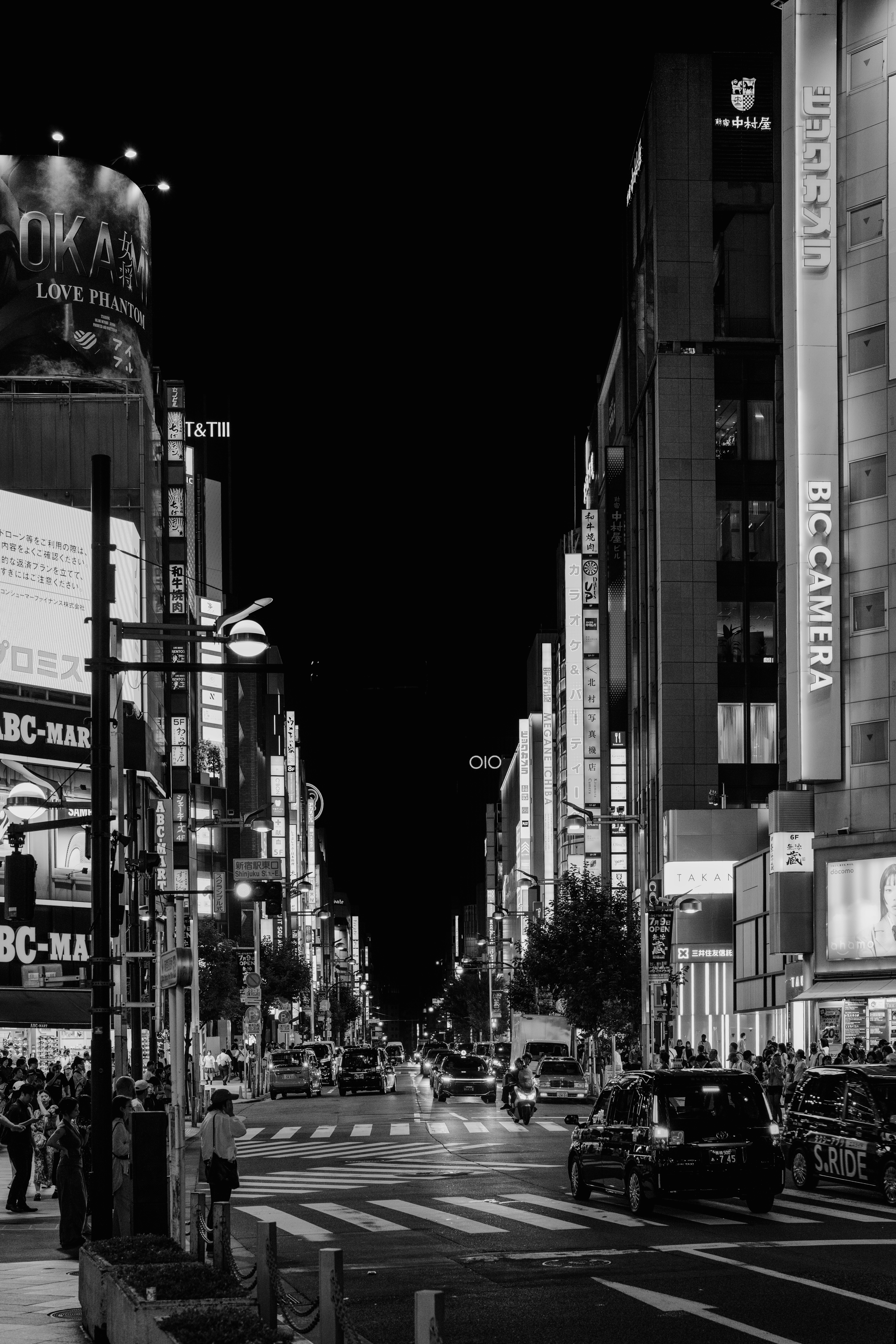 Neon Corridor at Midnight: A Tokyo Street Pulse
