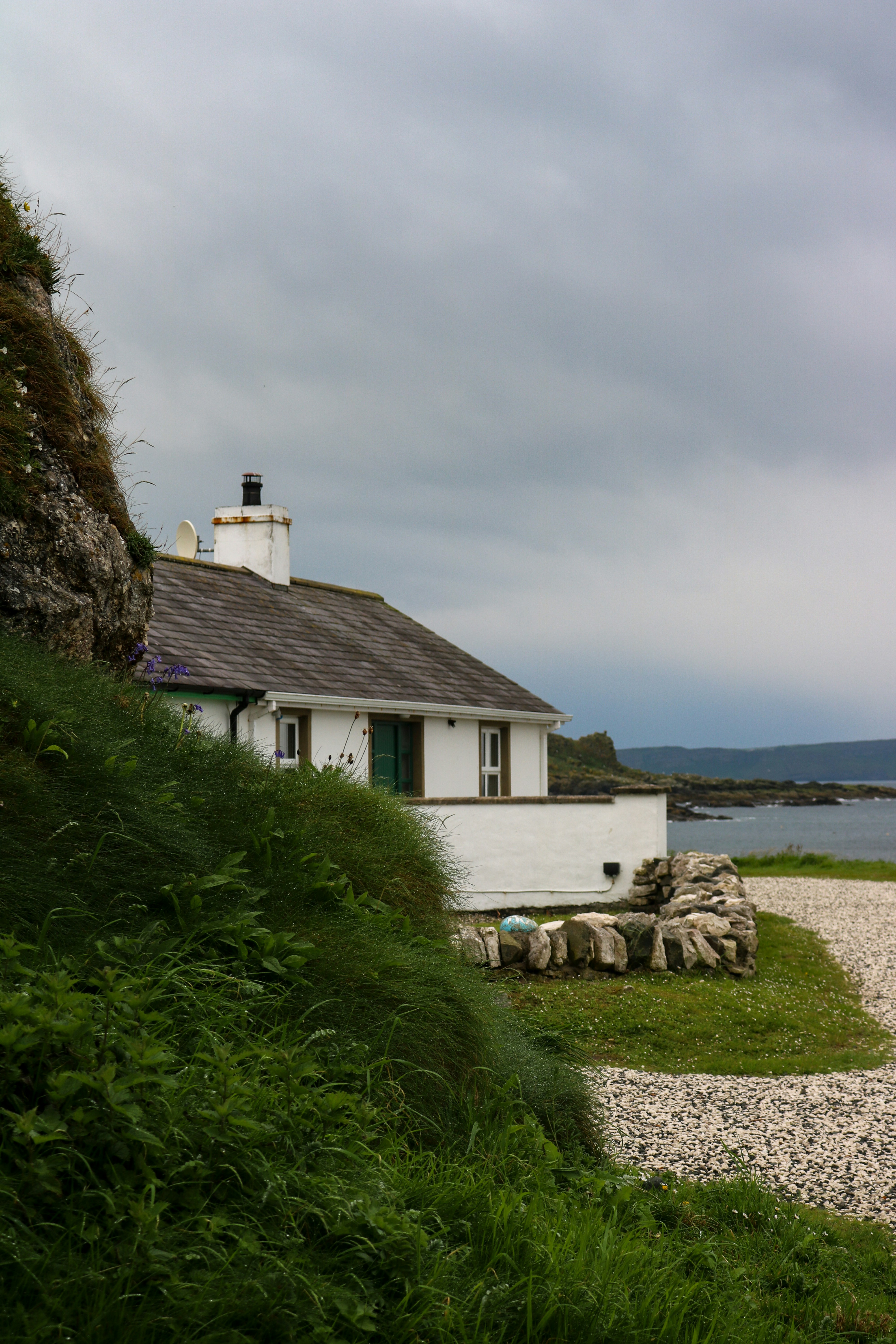 Coastal Cottage Wlowing on a Quiet Headland
