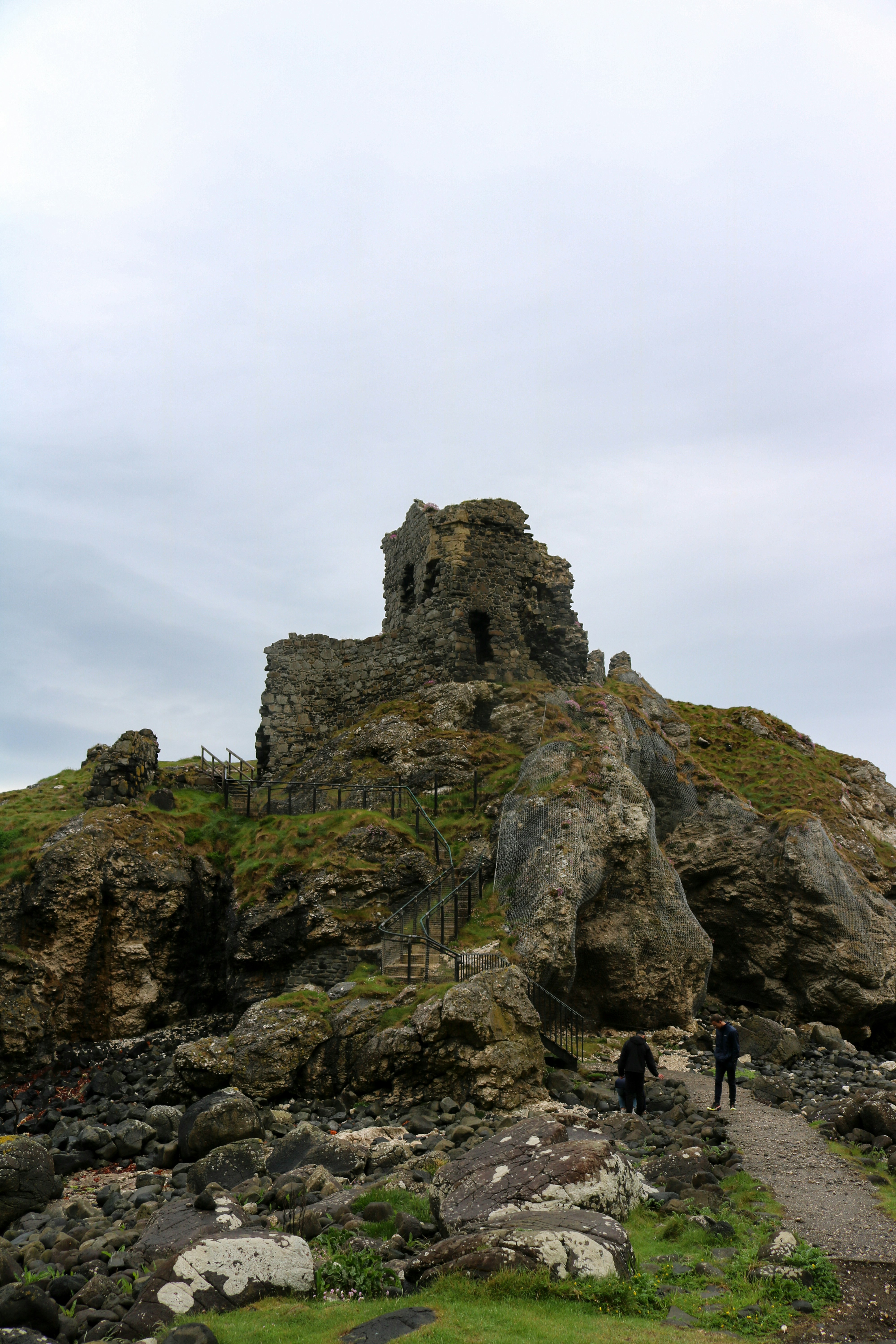 Rising Ruins: A Castlekeeper's Trail Beside the Cliff