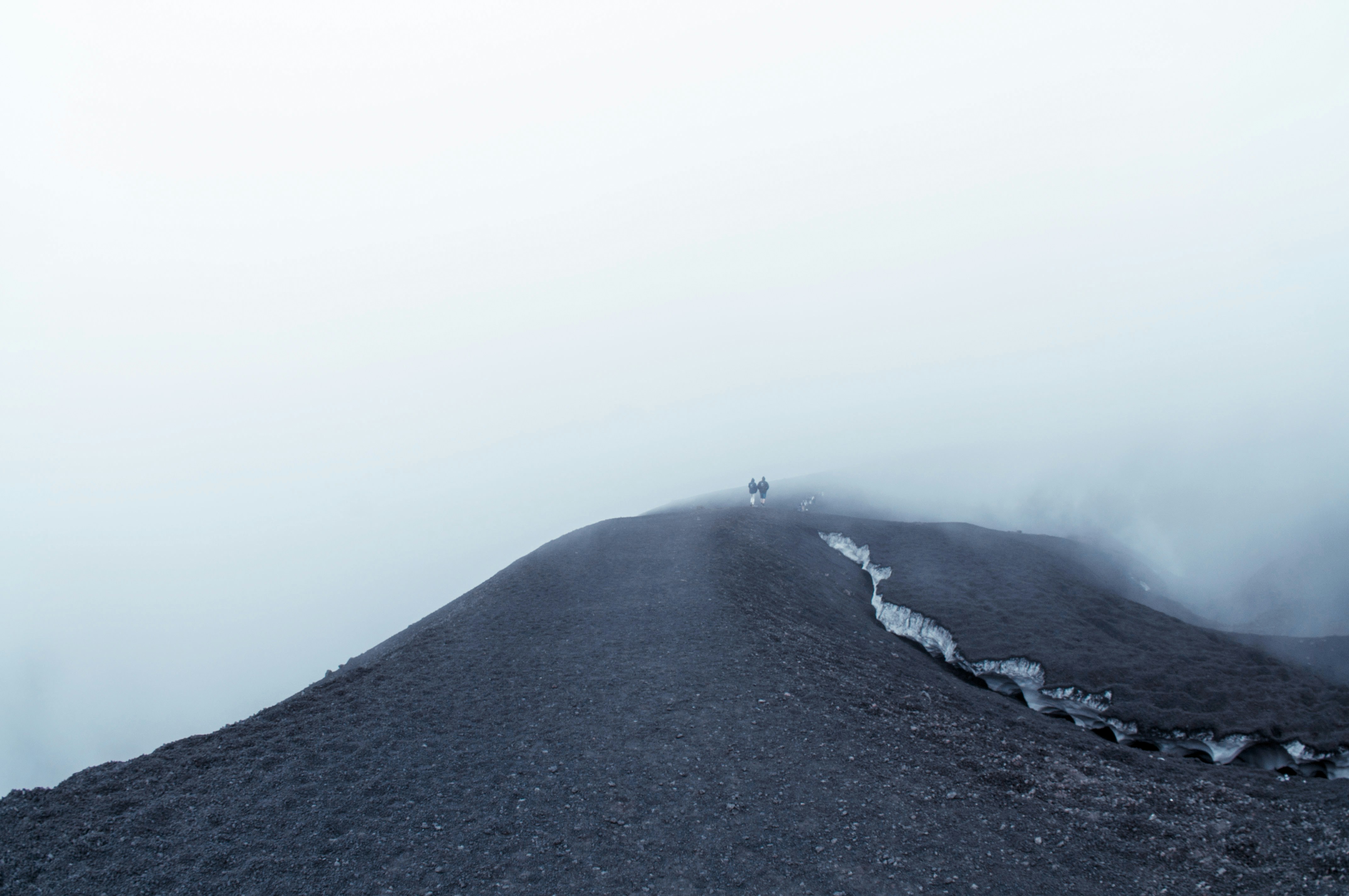 Mount Etna A nostalgic 2013 travel photography collection captured with a Nikon camera by @Mariogogh, showcasing the timeless landscapes of Sicily. Featuring the ancient streets of Taormina, the majestic silhouette of Mount Etna, and the stunning Greek ruins of Agrigento, this series reflects authentic Italian heritage, Mediterranean charm, and classic film-like analog tones.