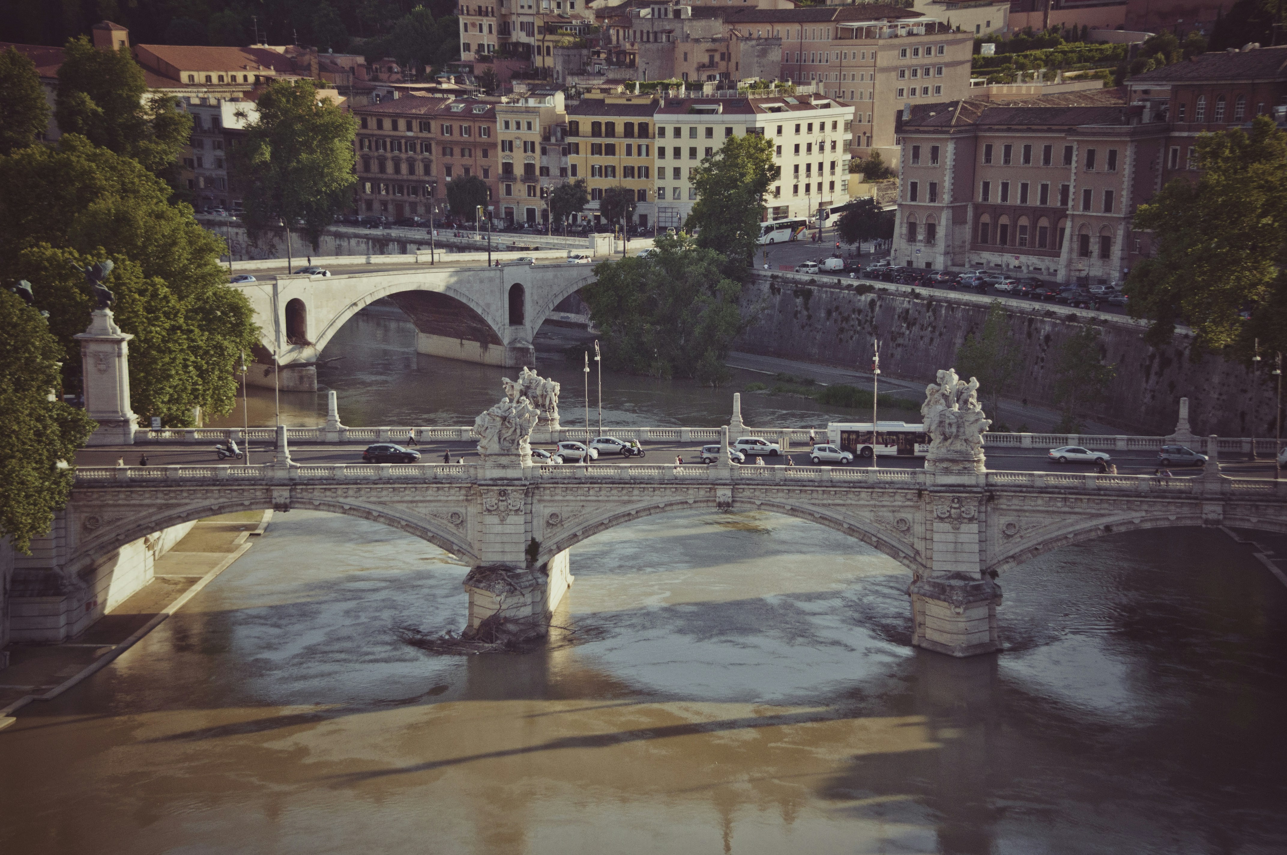 Arcade of Stone: The Ponte Stonecarvers Over the Tiber