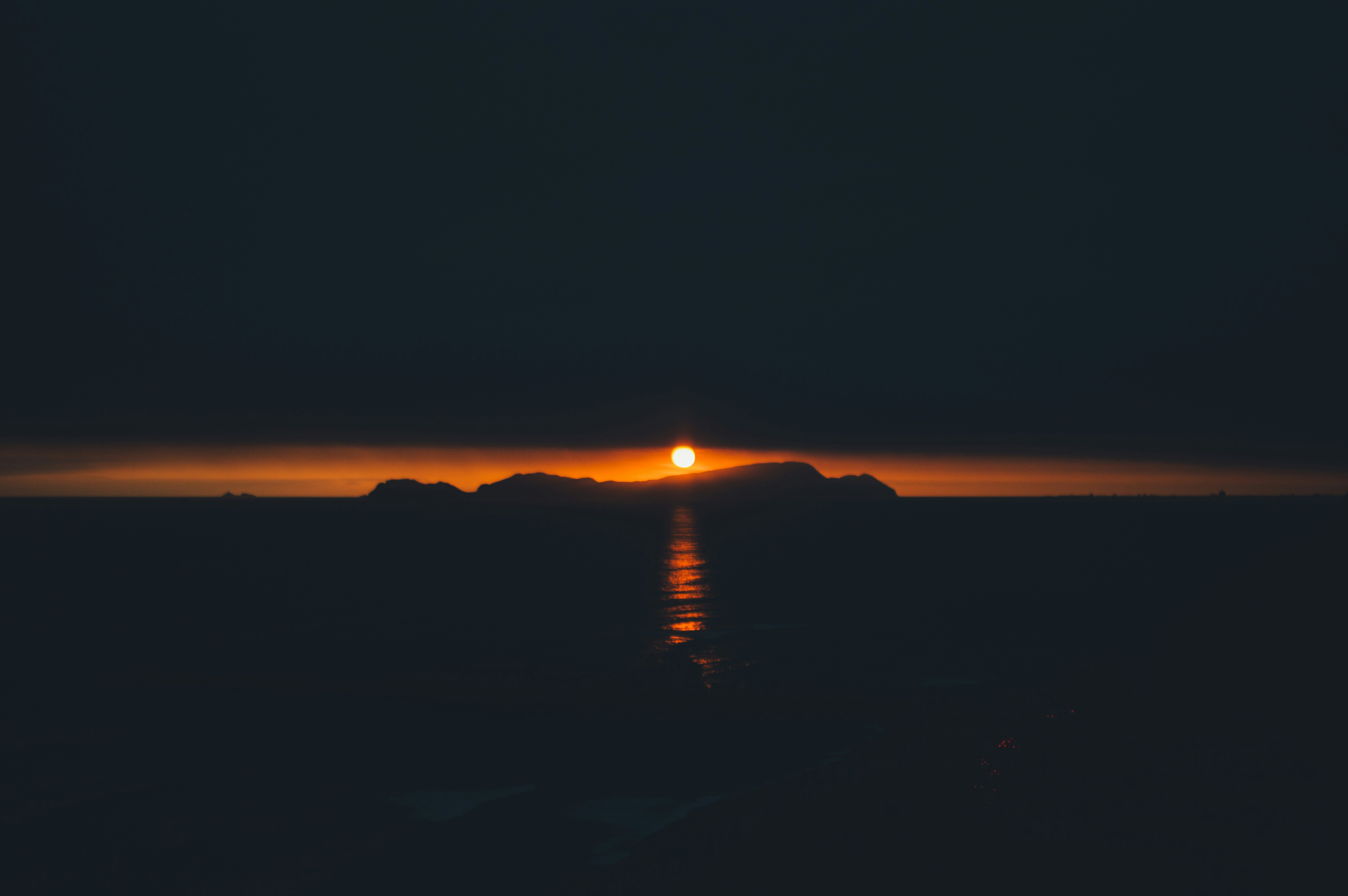 Horizon Ember: The Quiet Sunset Over Dark Waters