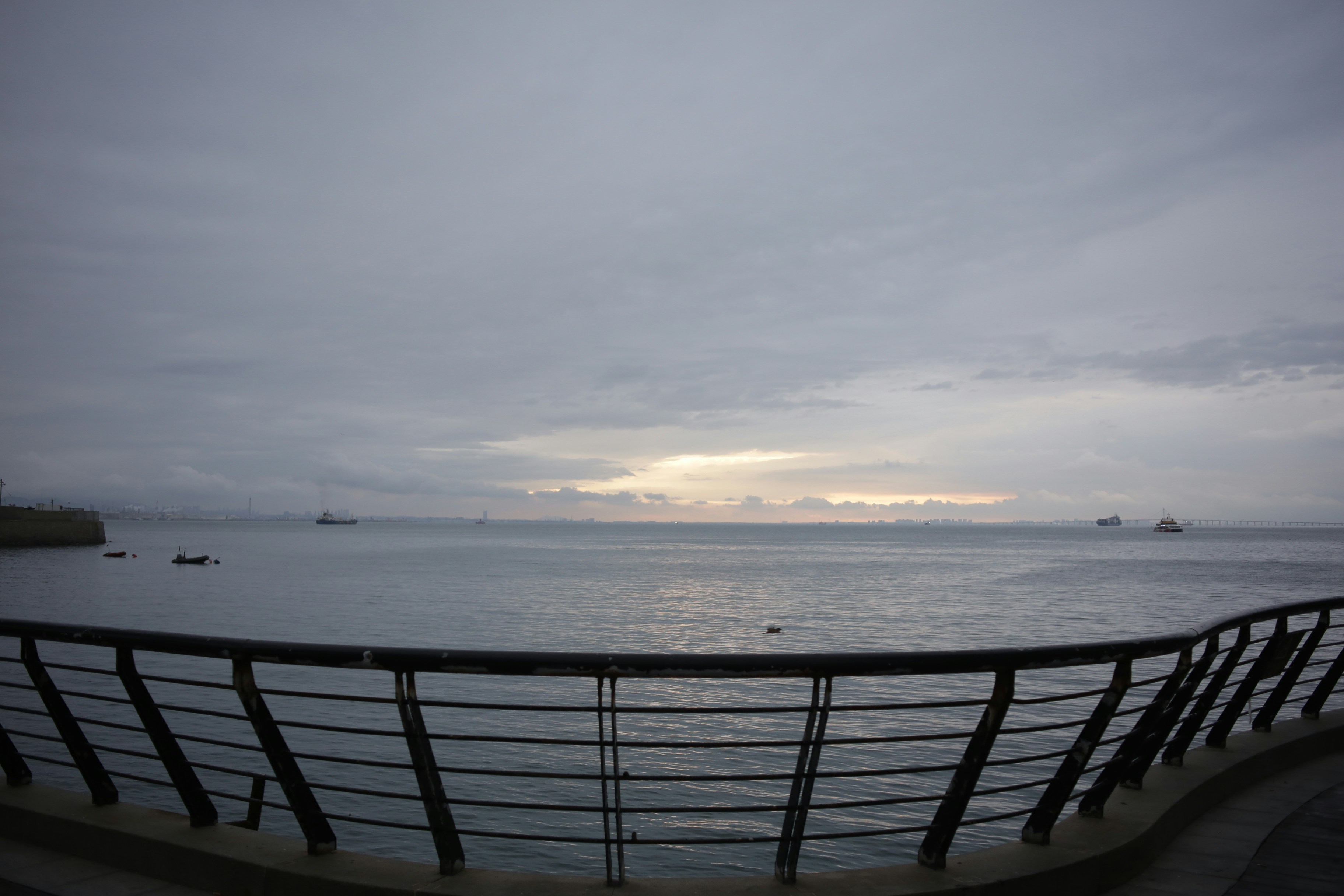 Horizon Over The Curved Promenade