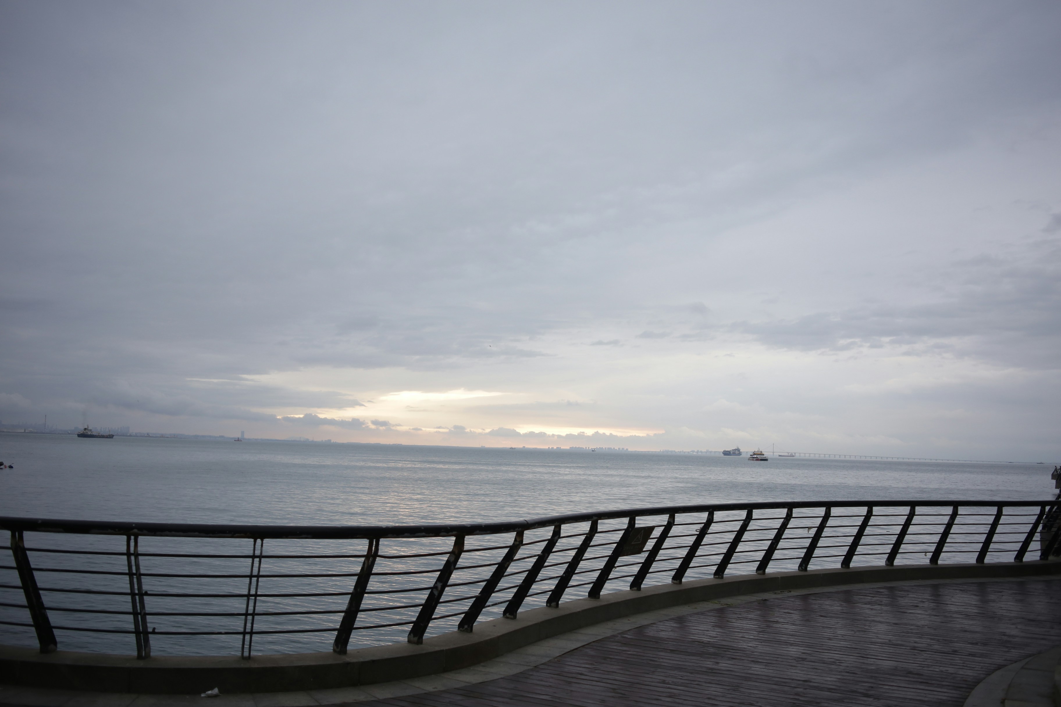 Ridge of the Ocean: A Quiet Seafront Walk Under Clouded Skies
