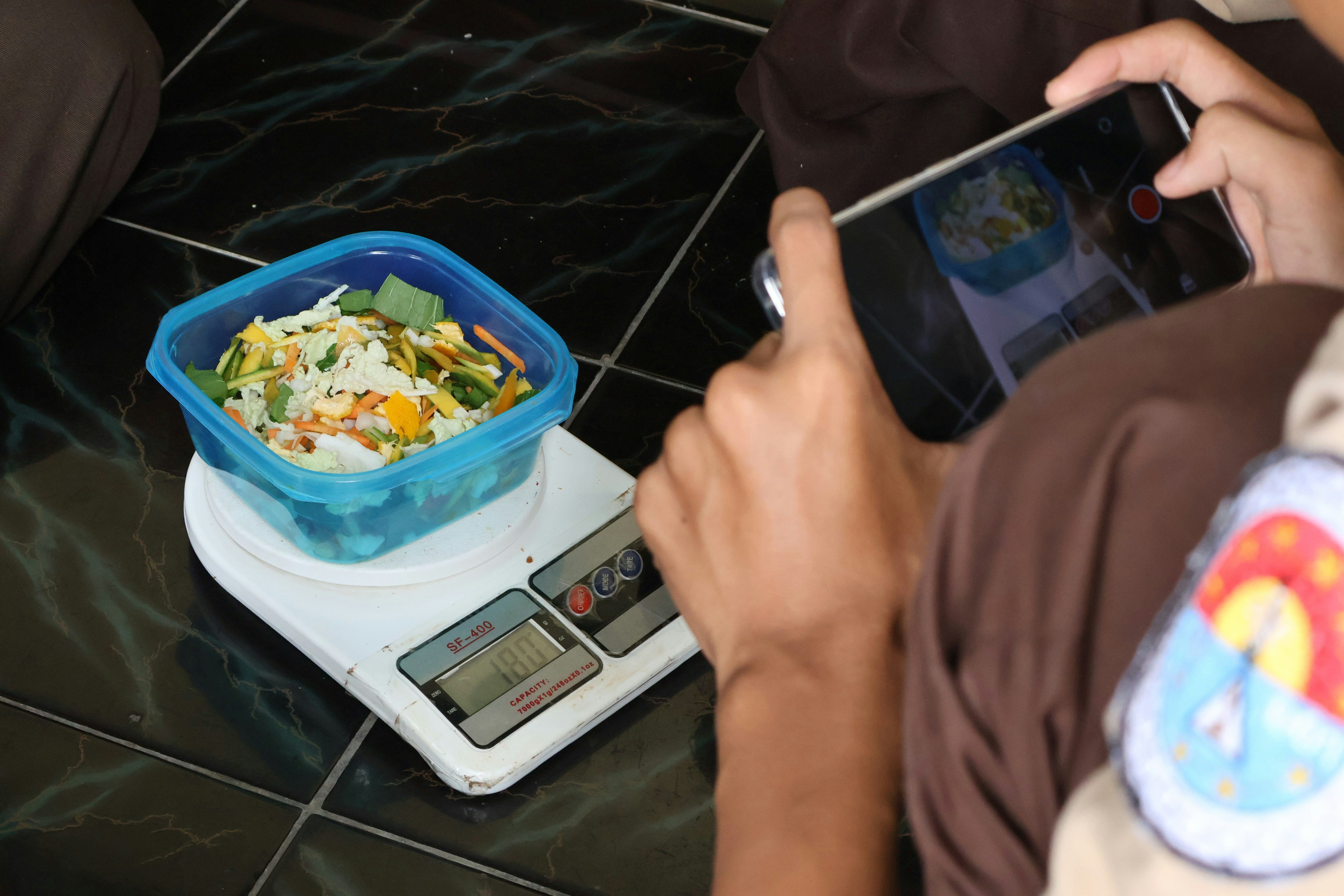 Caught in a Quick Shot: Weighing a Fresh Meal on An Optical Scale