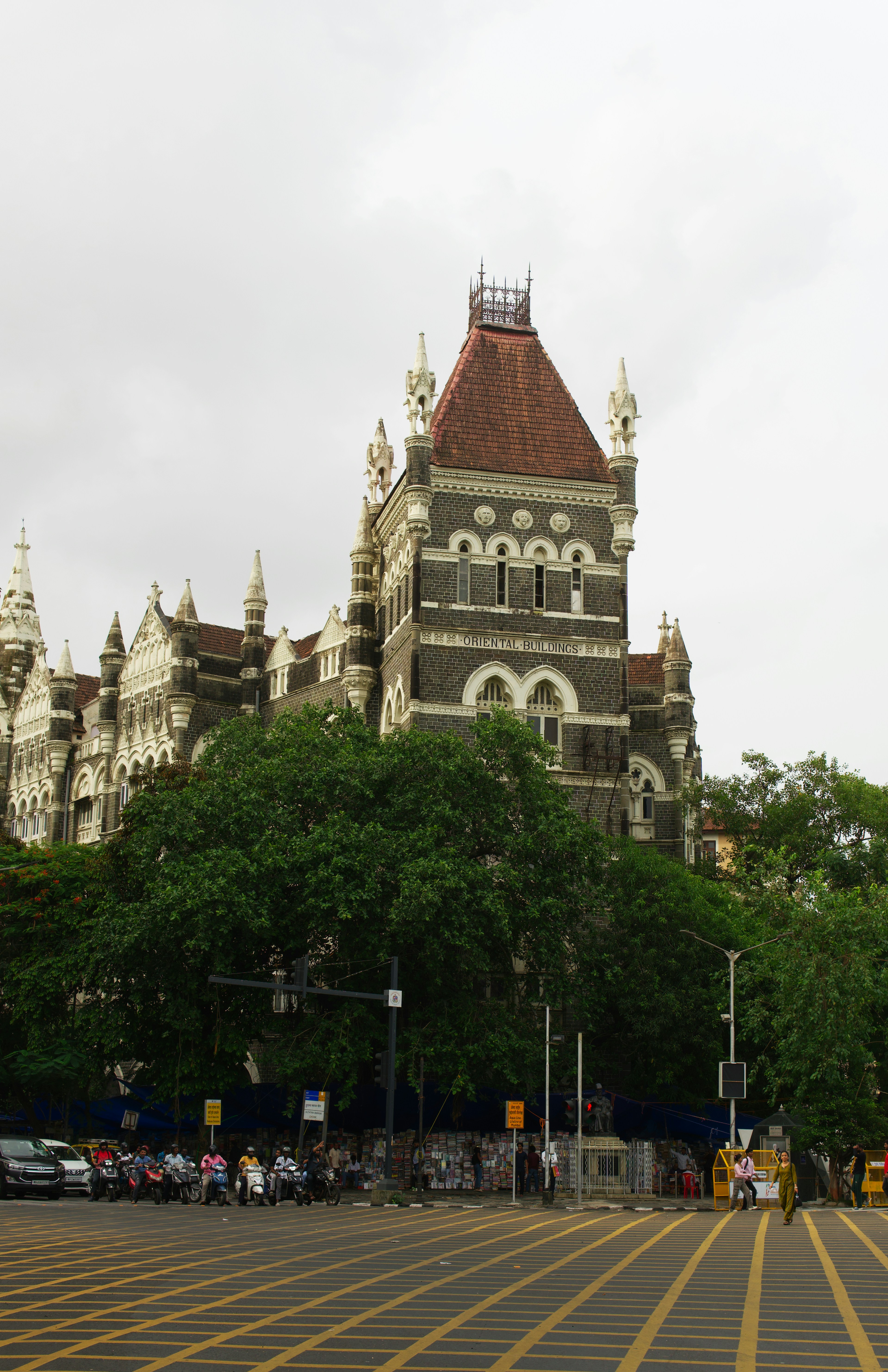 Gothic Assembly: A Historic Facade Overlooking a Busy Junction