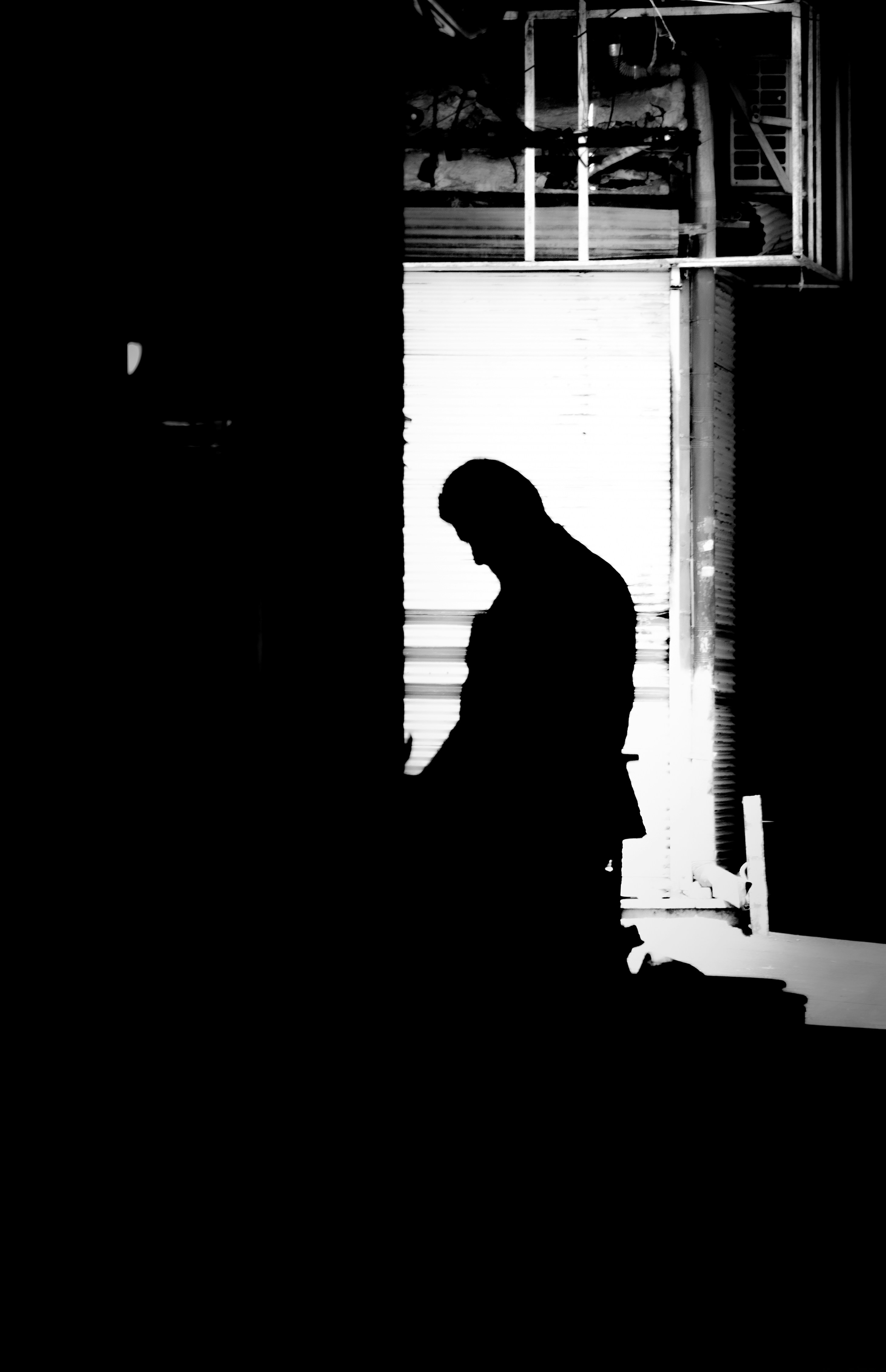 Silhouette in a Narrow Alley: Quiet Boundary of Light