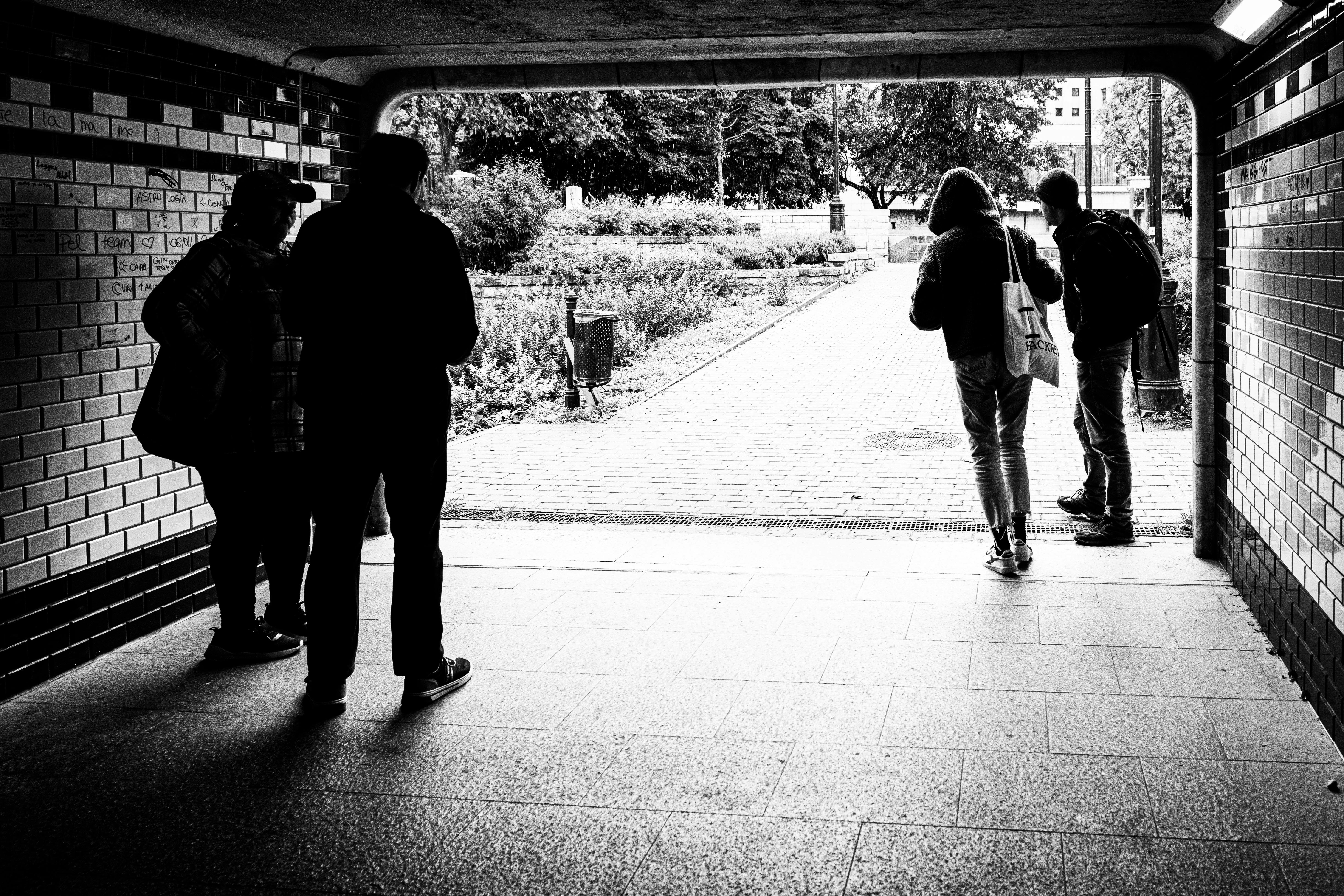 Passengers in Transition: Quiet Convergence at the Subway Threshold