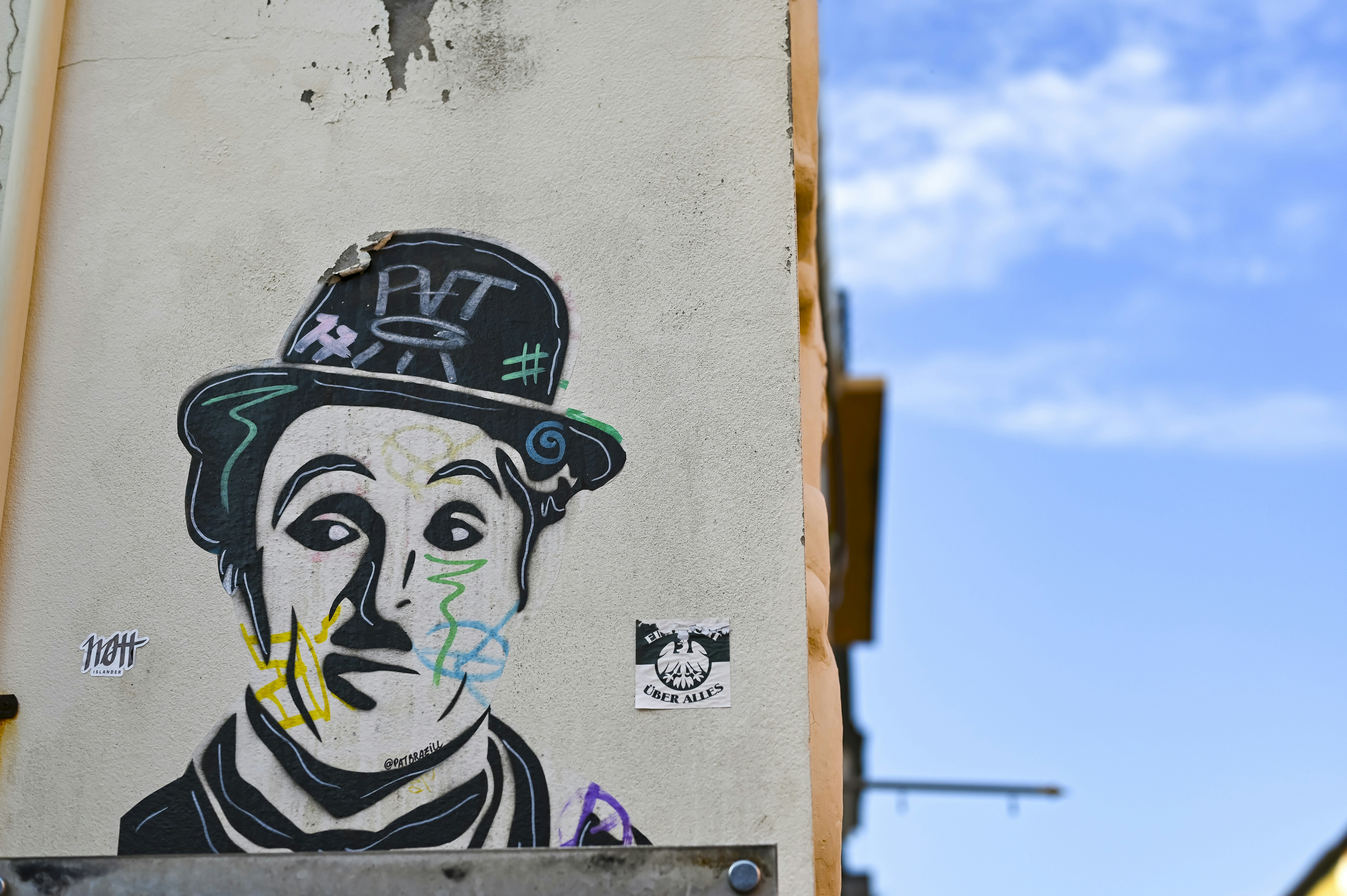Graffiti Portrait on Weathered Wall: A Colorful Urban Study