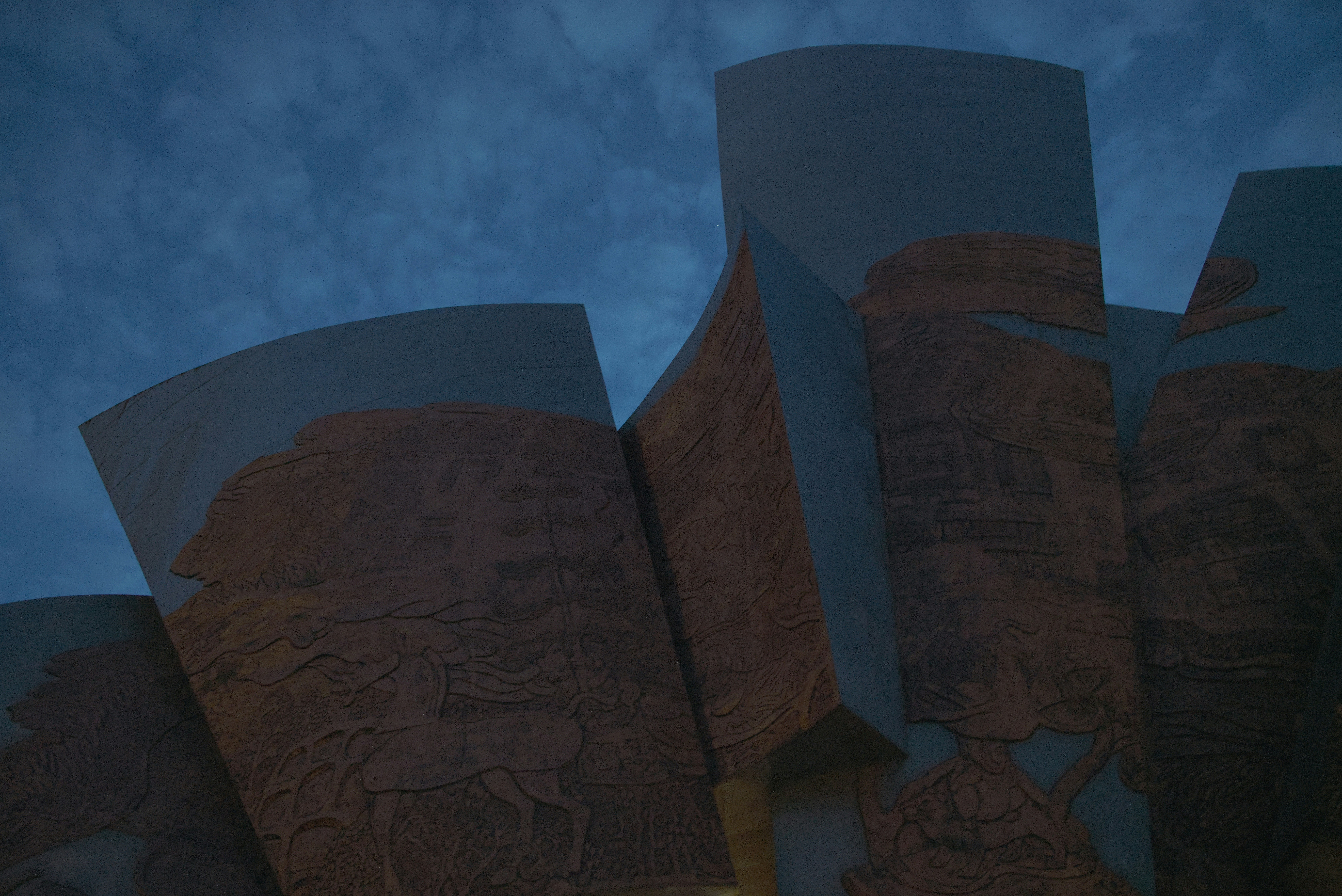 Echoes of Stone: Tidal Ridges in Carved Monoliths