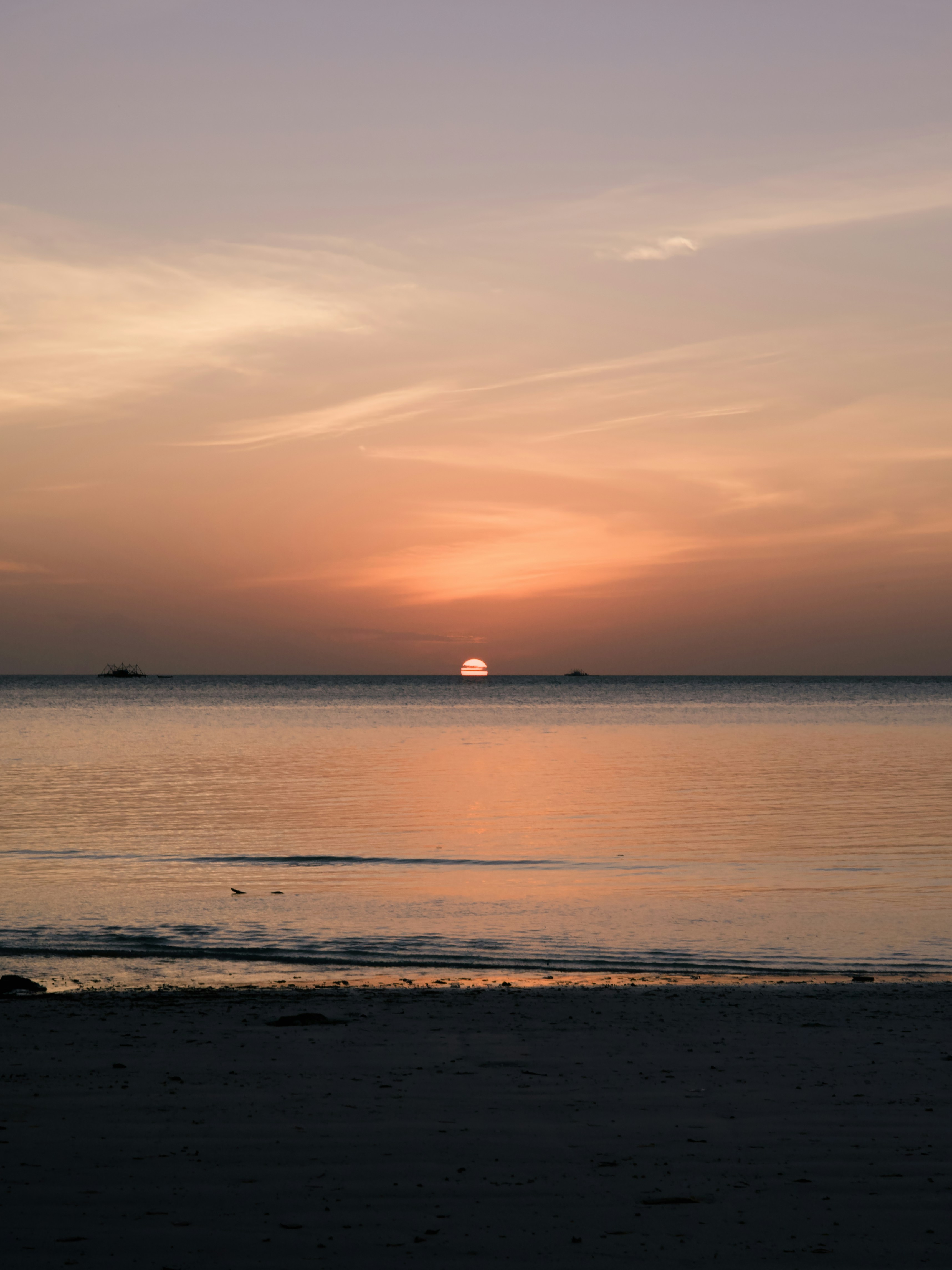 Sun Dhalation at the Quiet Horizon