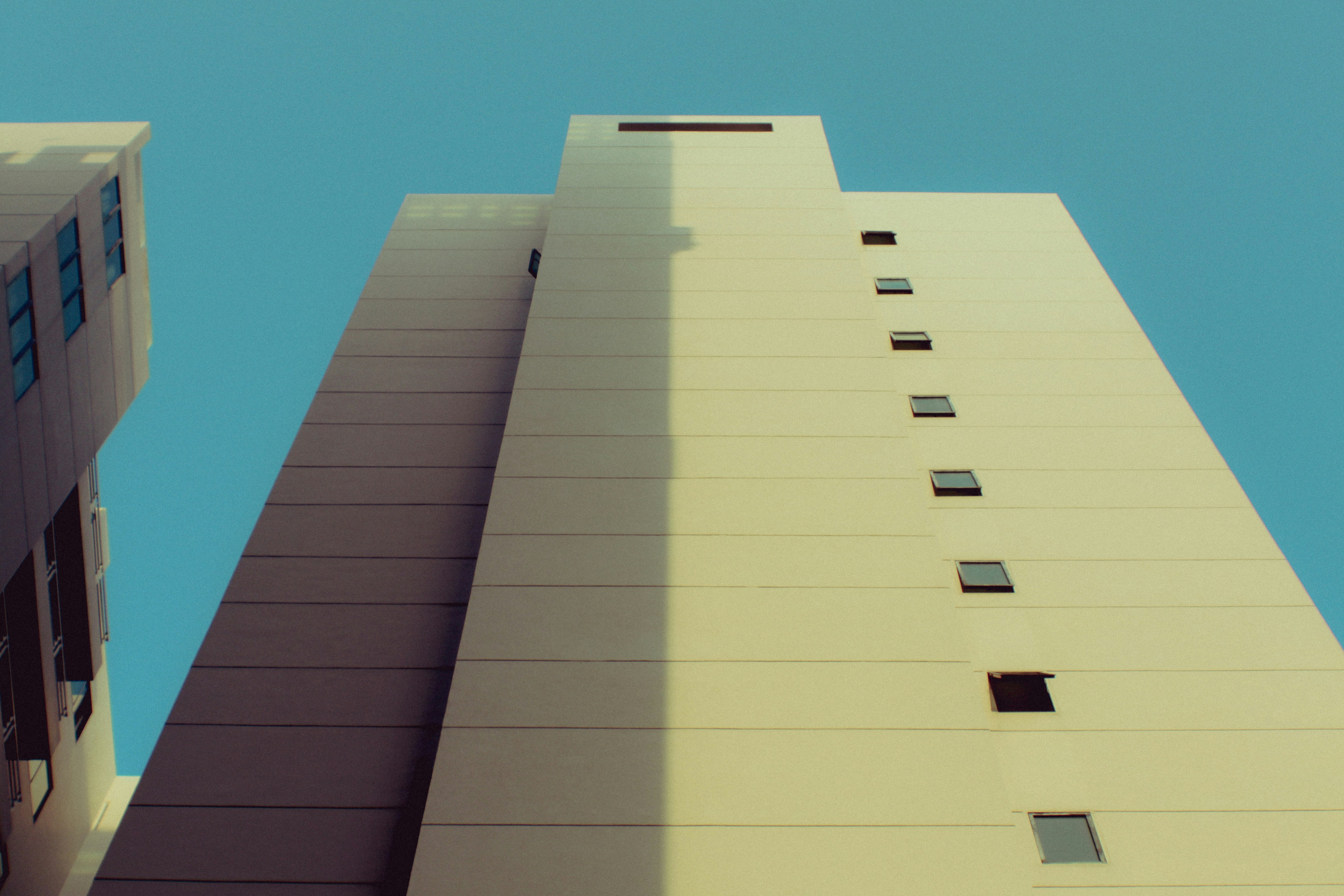 Sunlit Facade Ascending: A Vertical Modern Tower Against Clear Sky