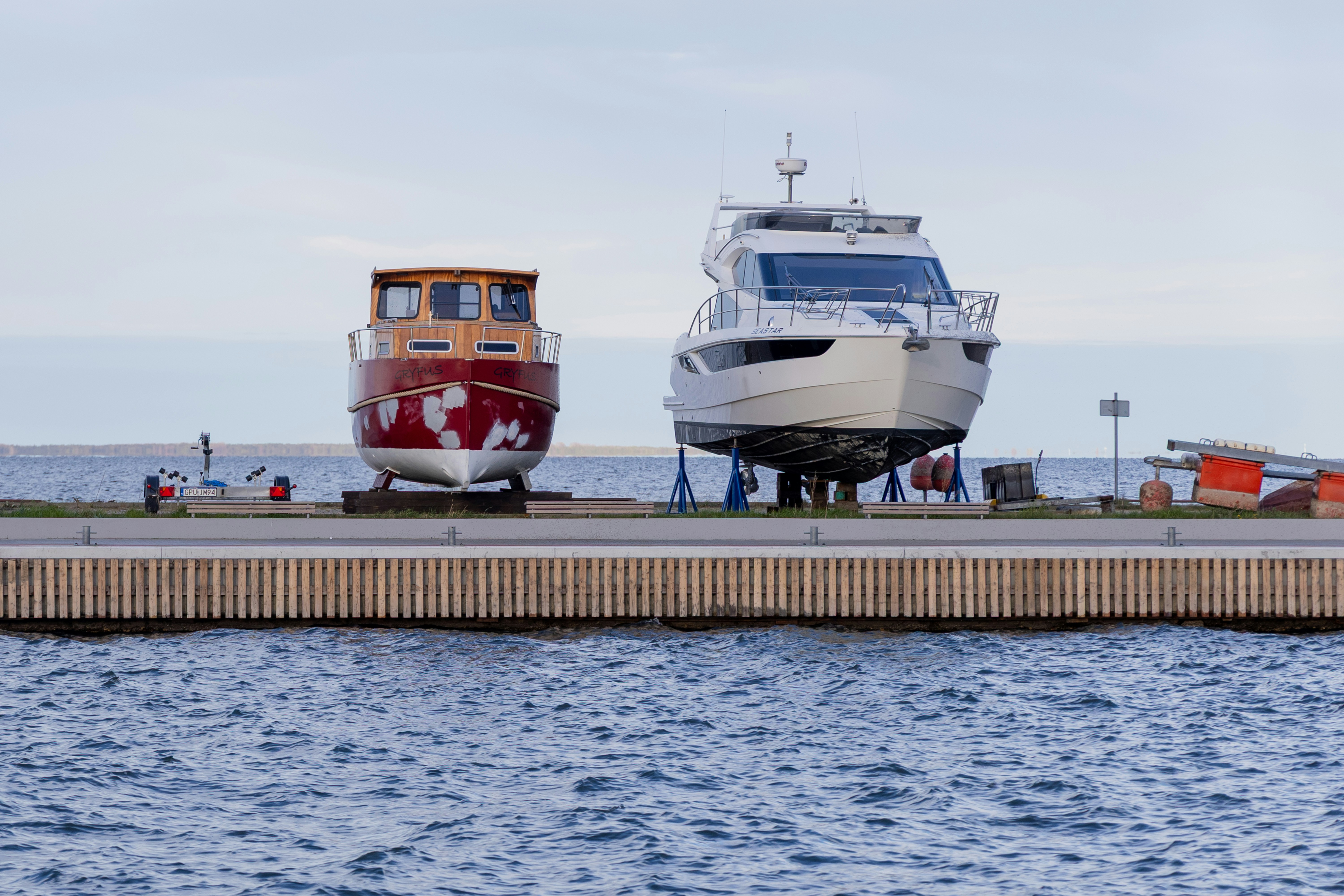 Boats in Quiet Harbor: A Seaside Pier Scene