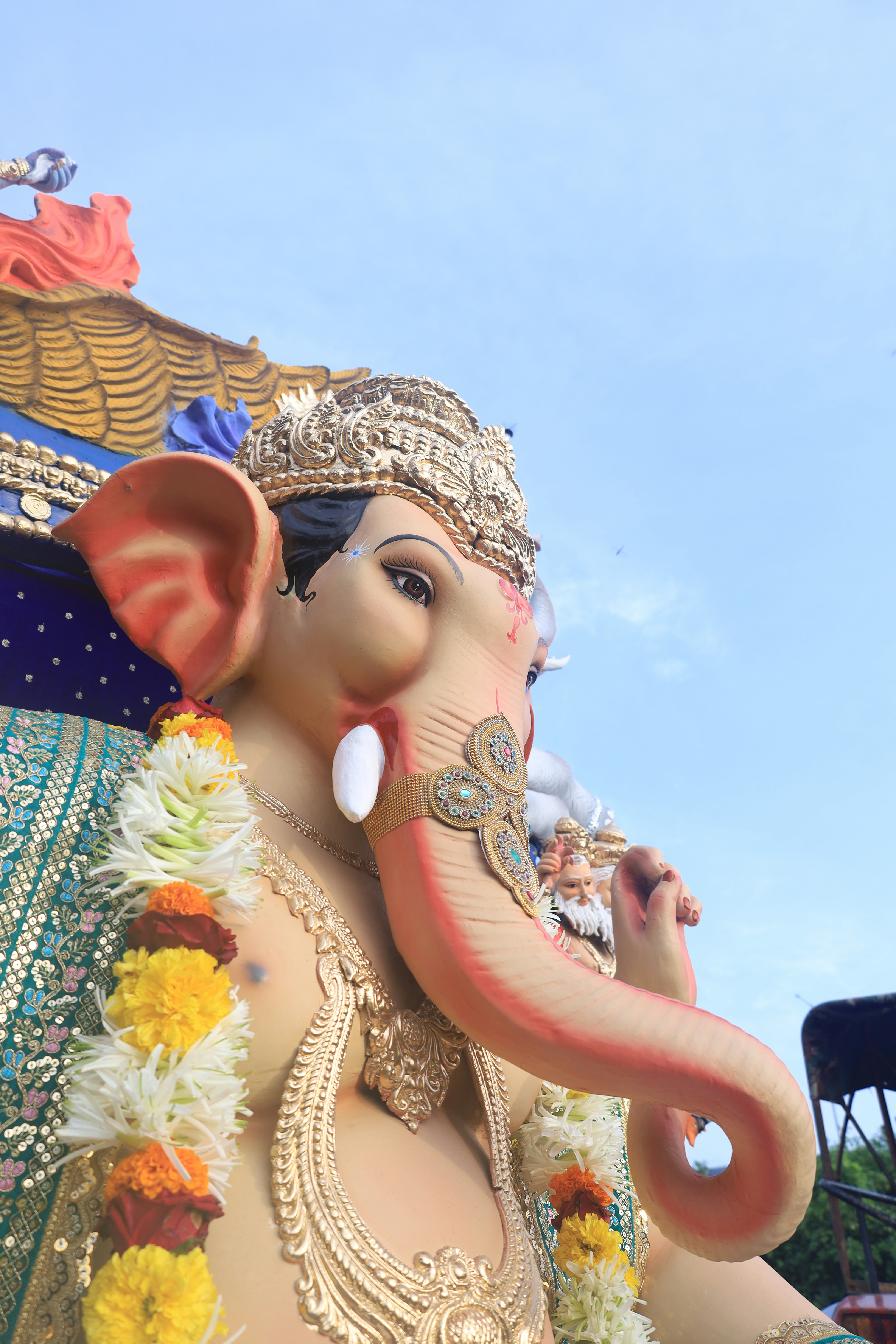 Pranav’s Gilded Ganesha: A Close‑Frame of Devotion