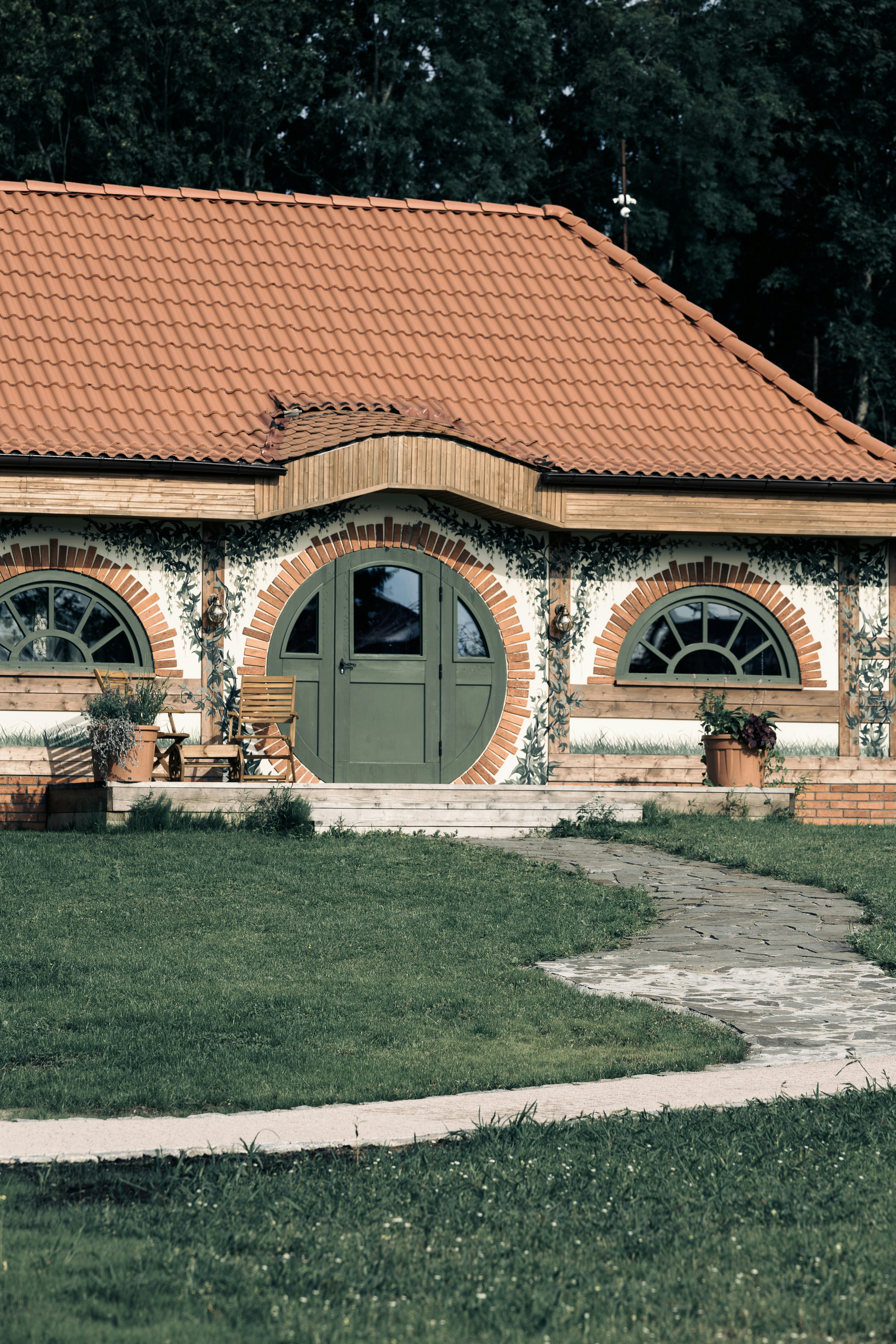 Curved Archways and Green Doorway: A Quirky Villa Nightcap