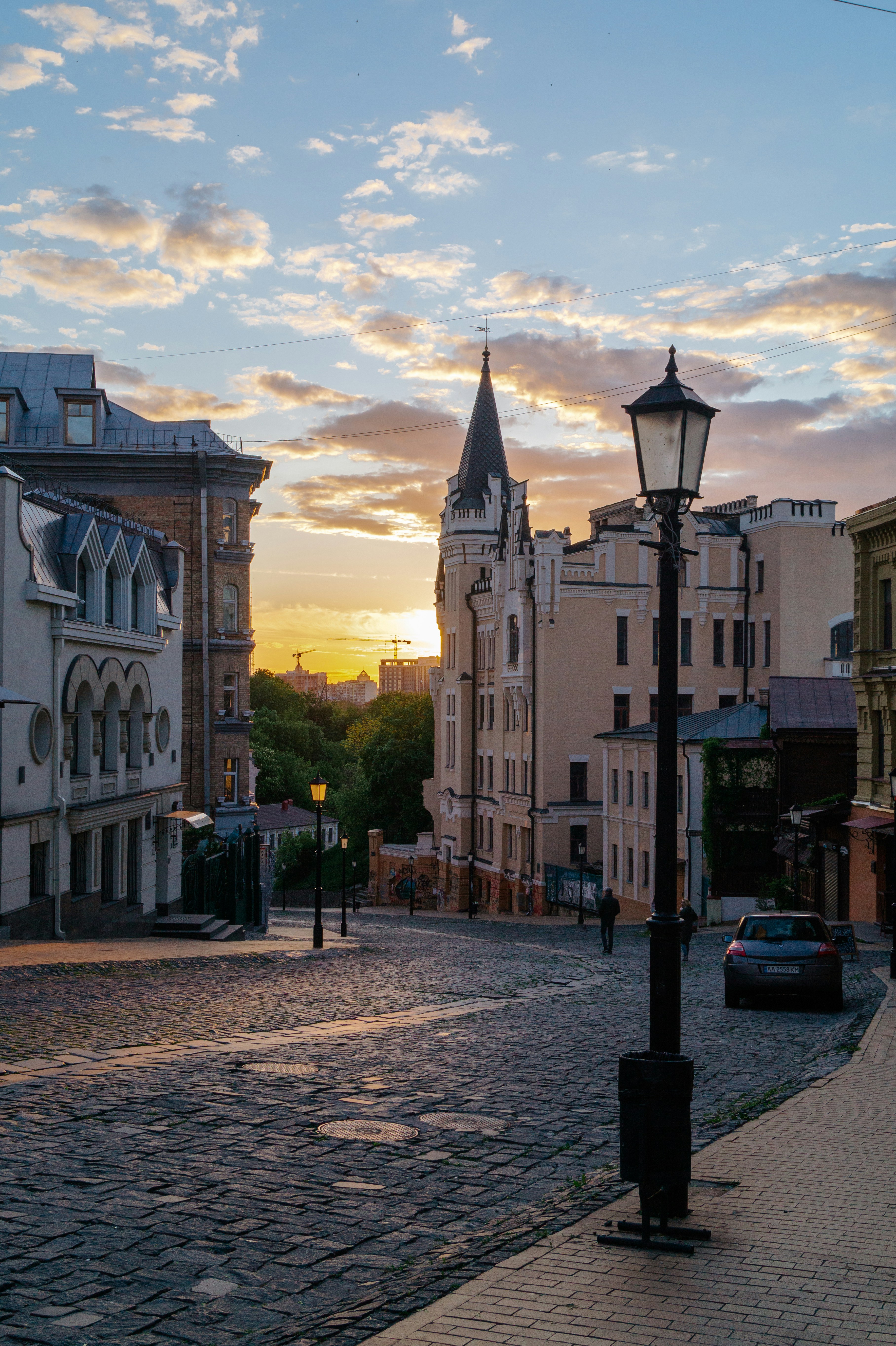 Sunset on a Cobbled Street: Vintage Architecture and Lamppost Silhouette