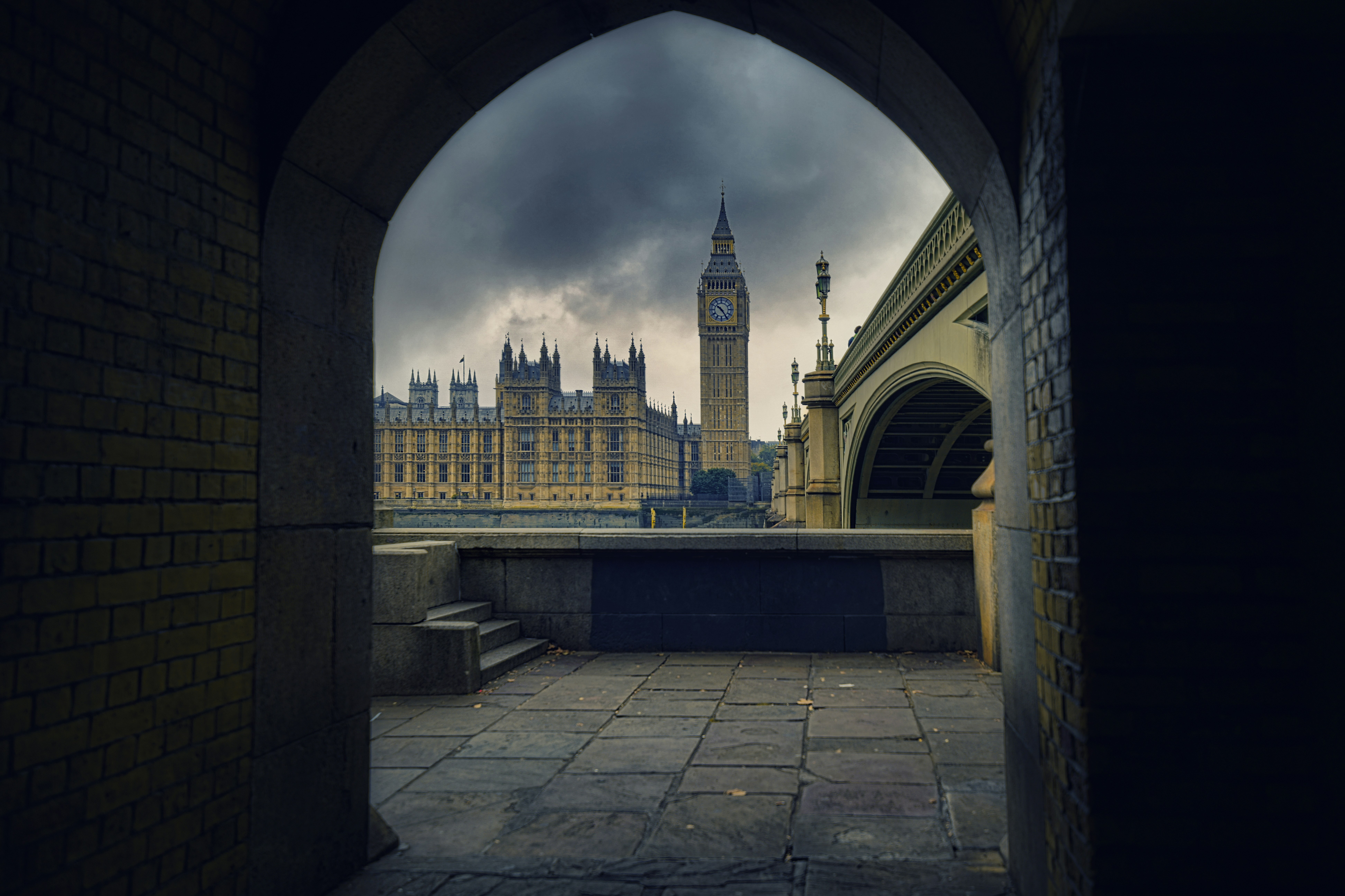 Archway to Westminster: Frame of the Thames and the Eye of History