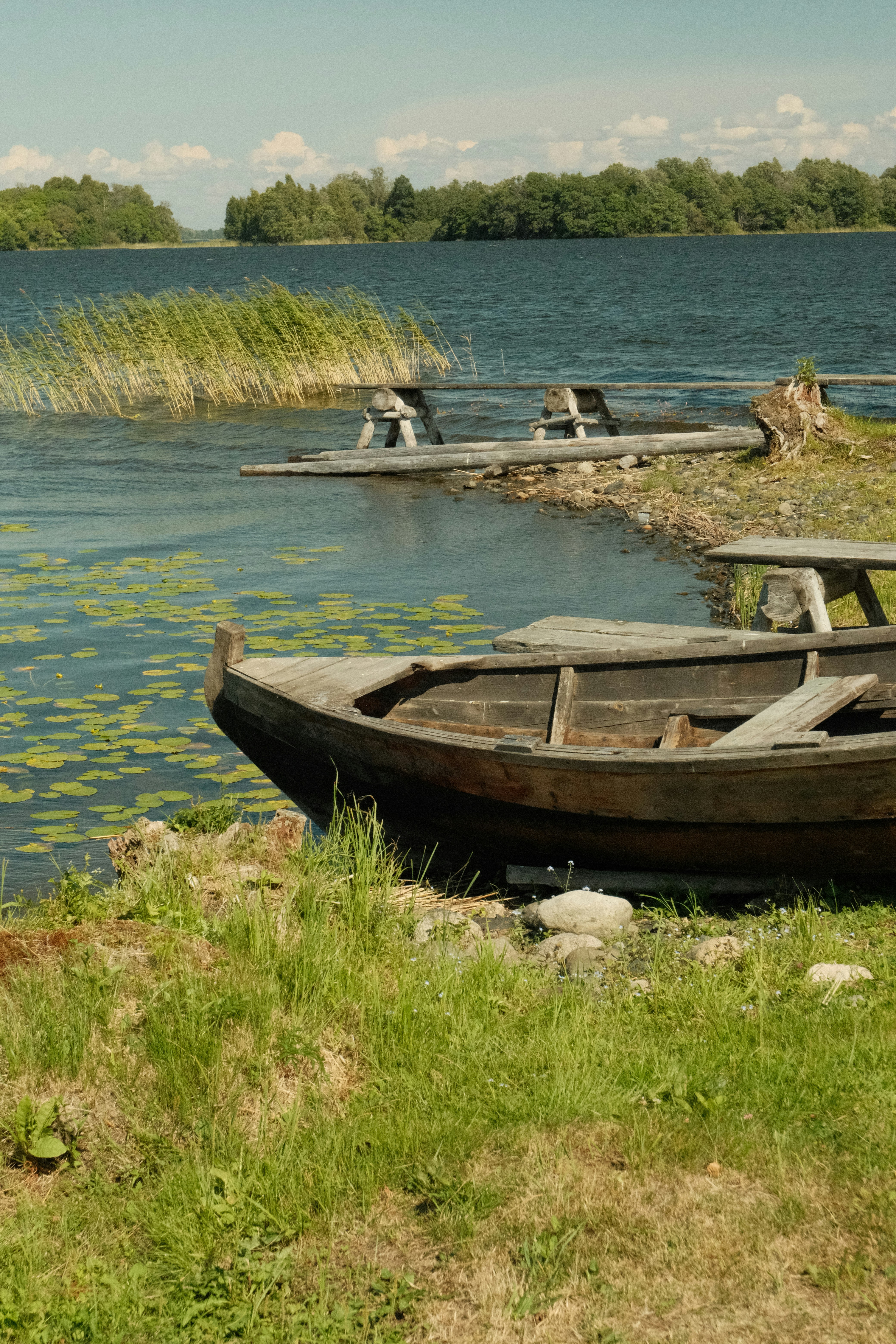Weathered boat at the edge: a quiet lakeside harbor