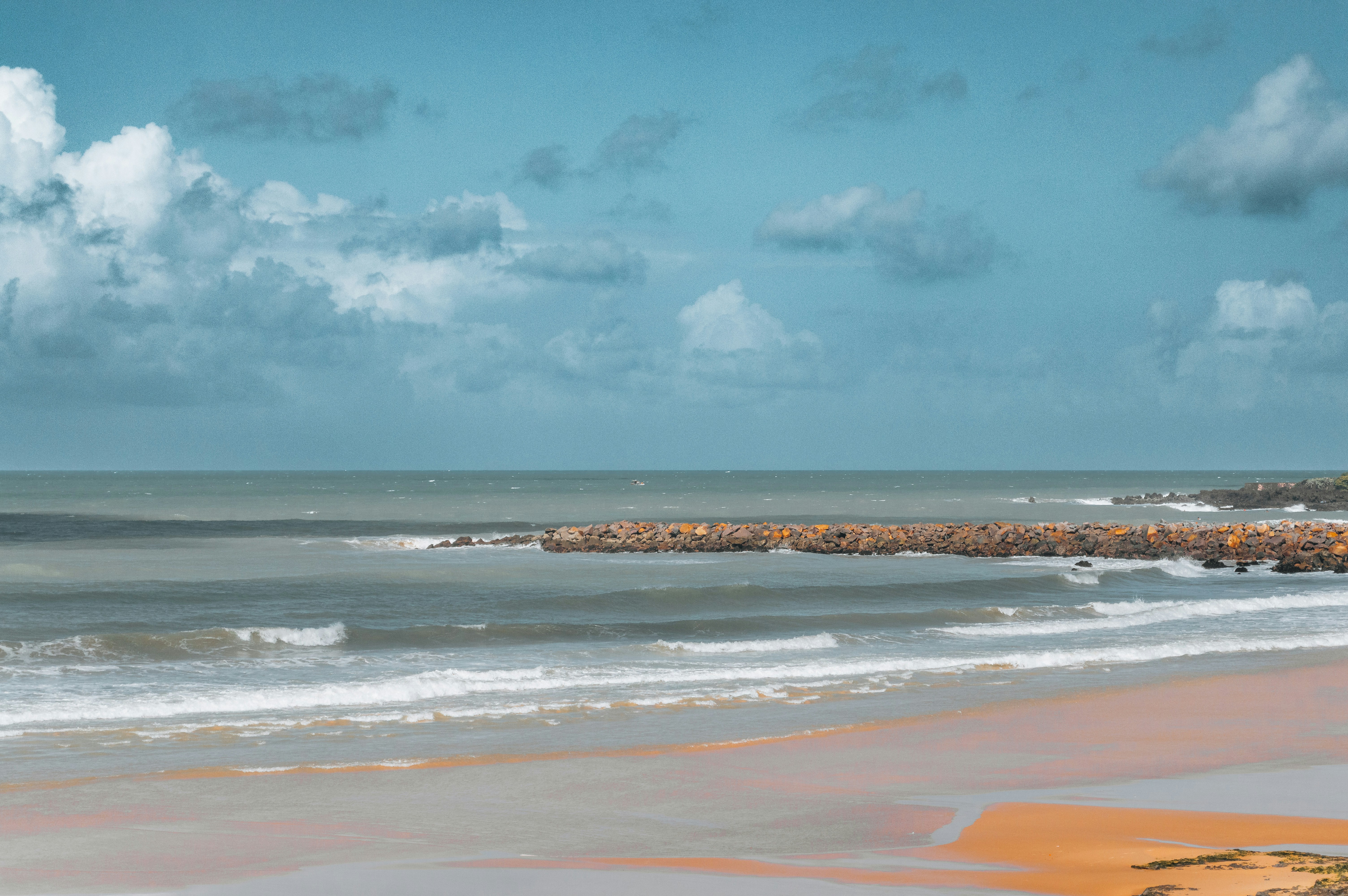 Quiet Horizon: A Sandy Shore with Subtle Tide Lines