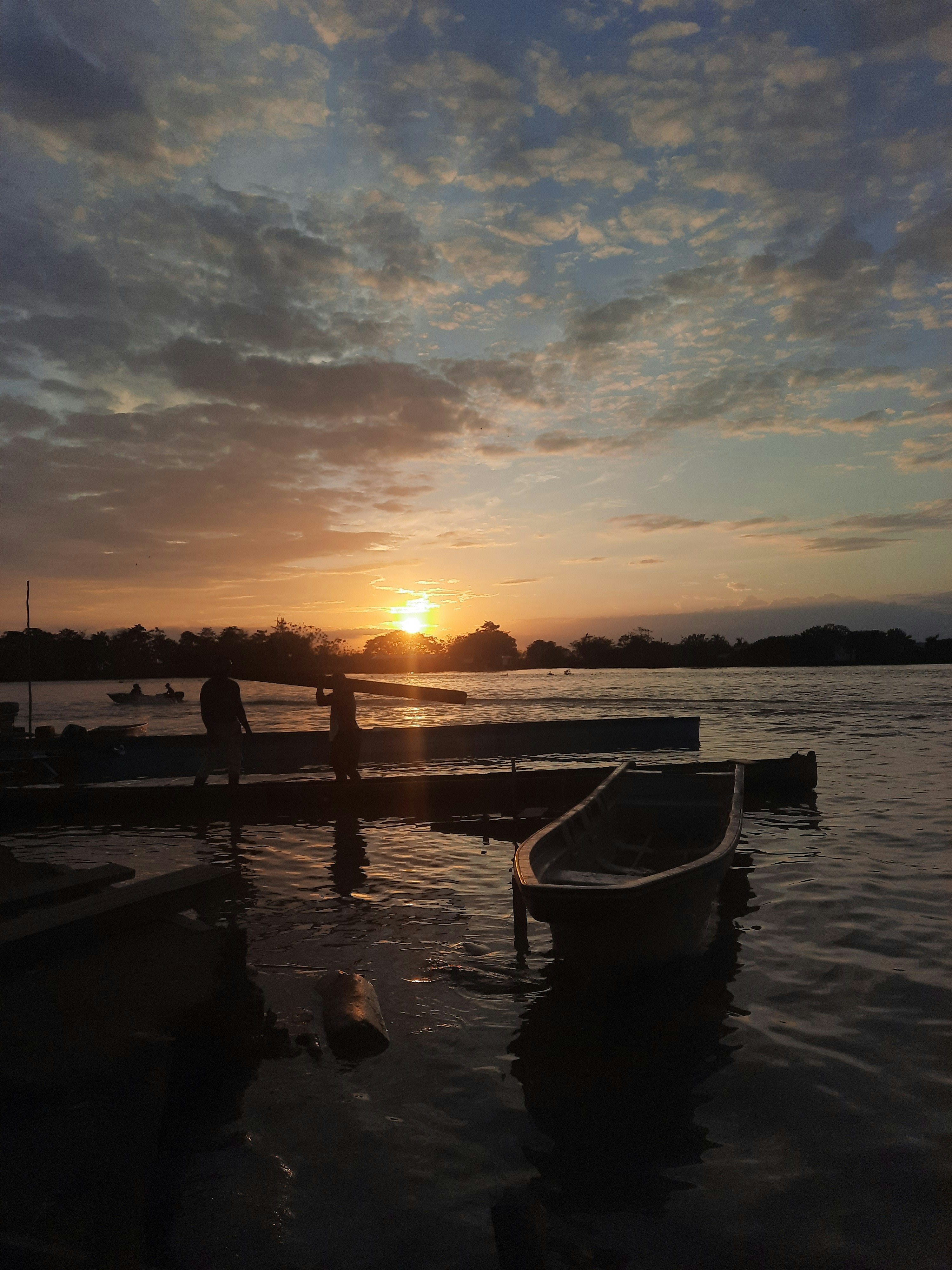 Low Tide at Sunset: Boats Rest Along a Quiet Waterscape