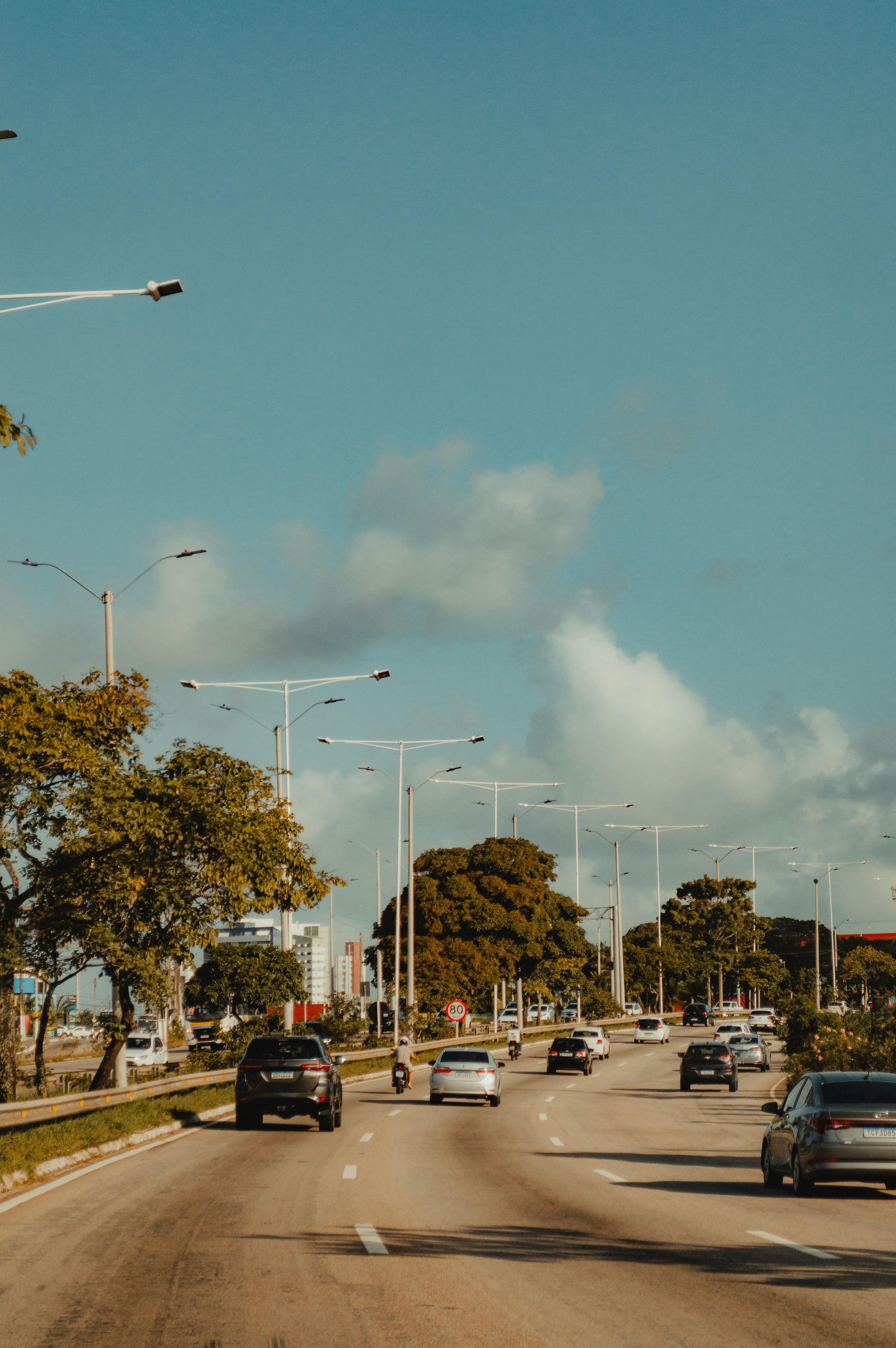 Rush Hour Boulevard: Street extends toward the horizon under a bright sky