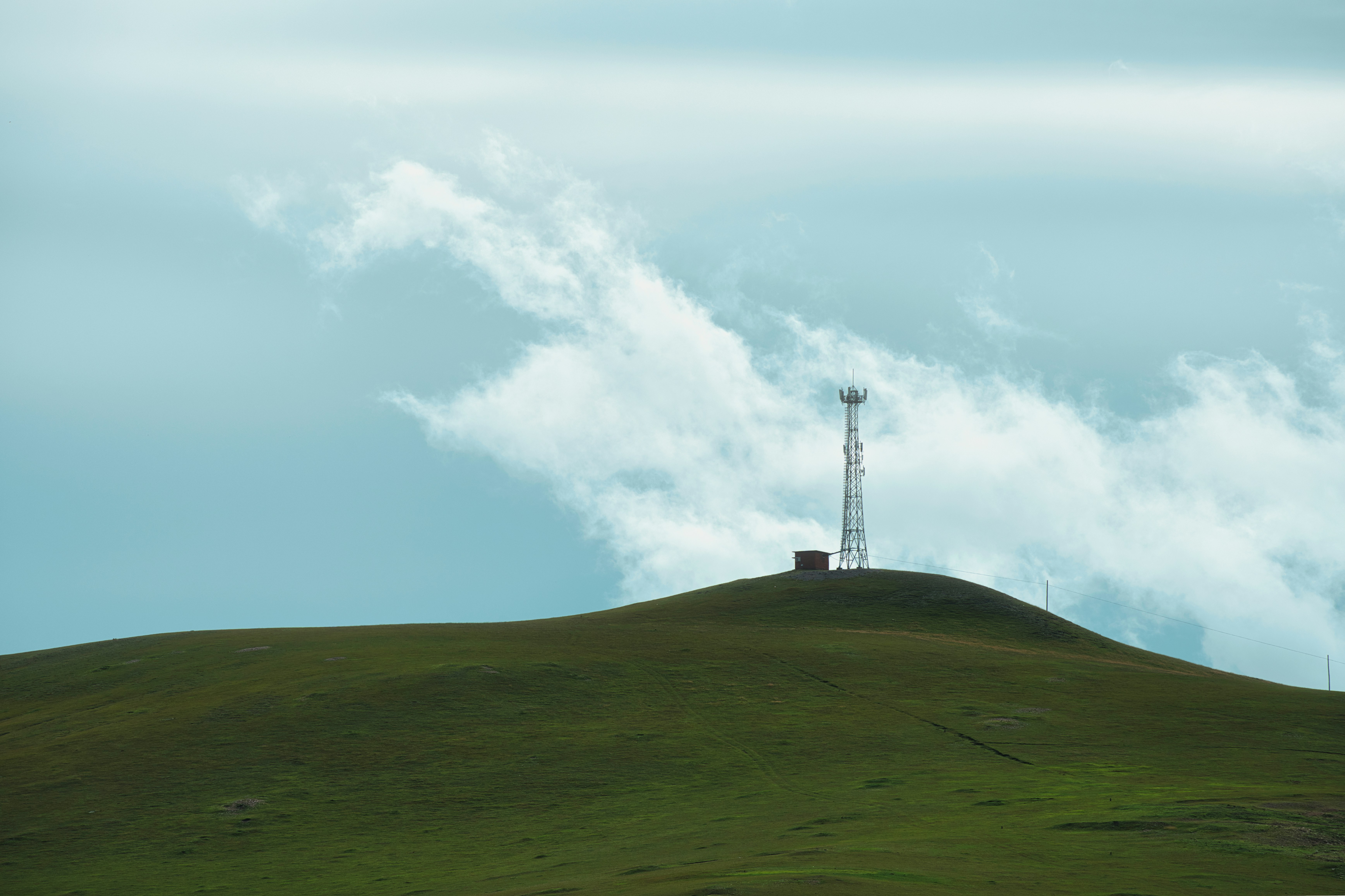 Hilltop Mast: A Lone Communications Tower Crowned by Open Sky