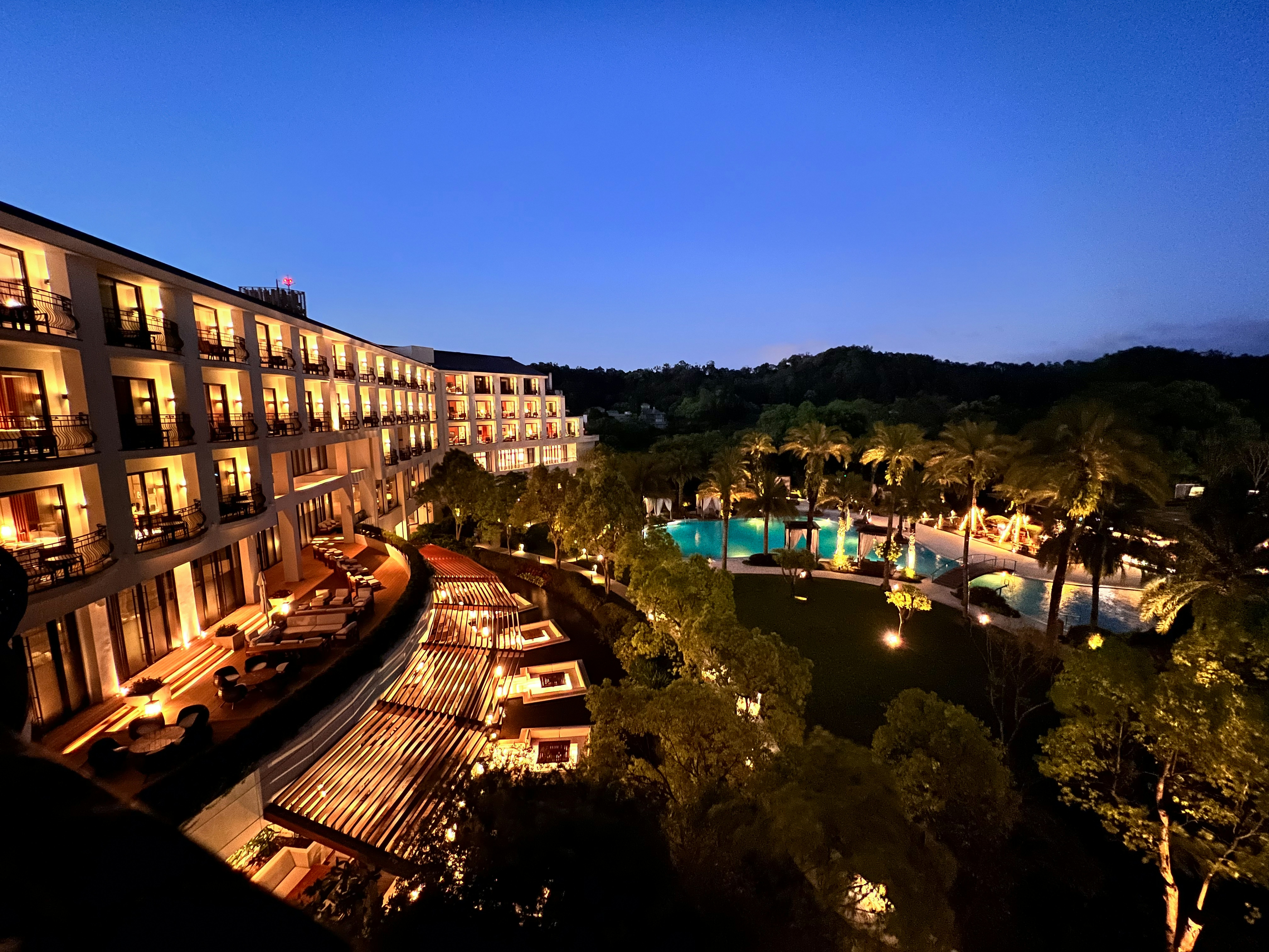Luminous Resort at Twilight: Poolside Symmetry Under Citrus Sky